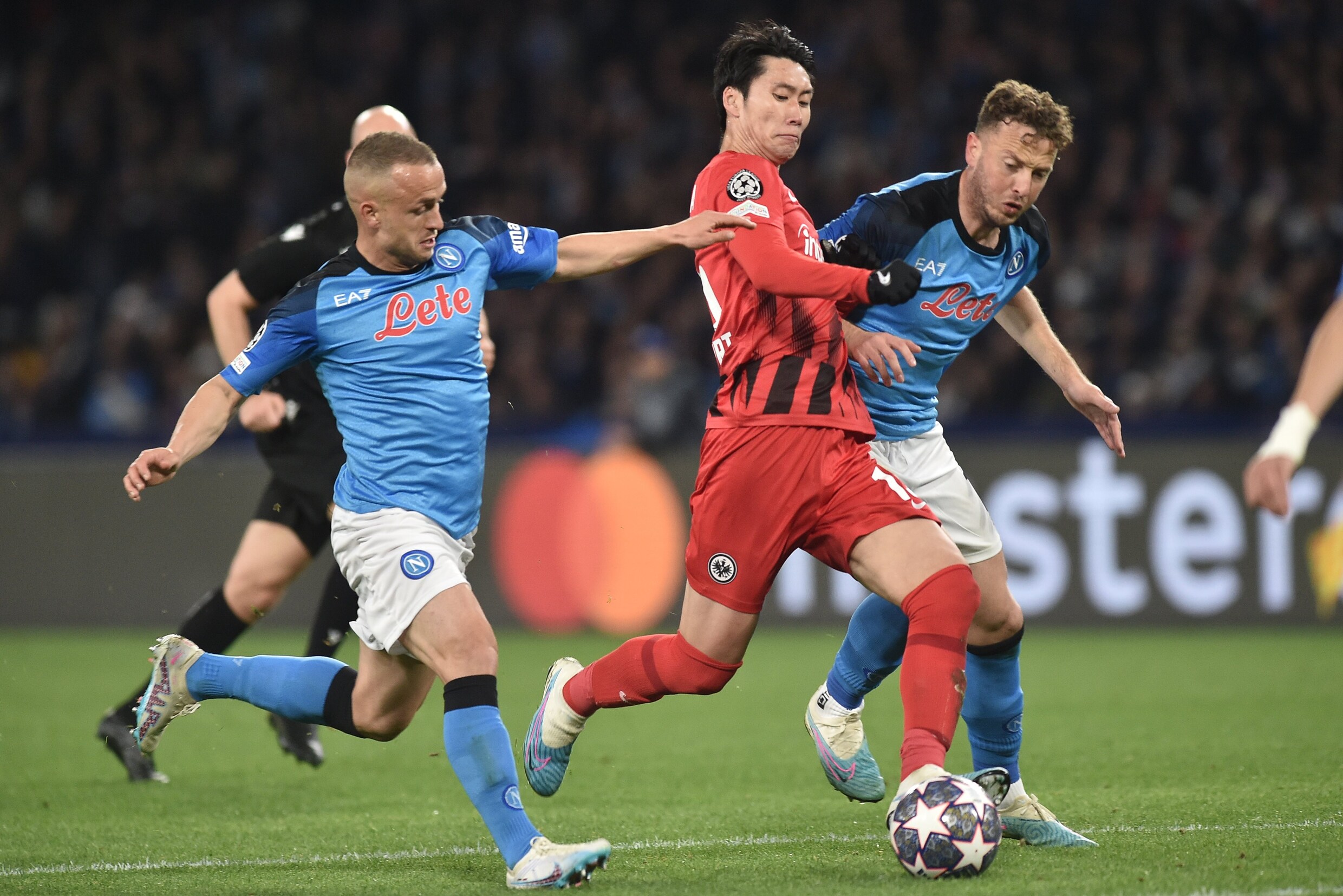 Stormloop Liverpool blijft uit bij Real Madrid, Napoli met overtuiging ...