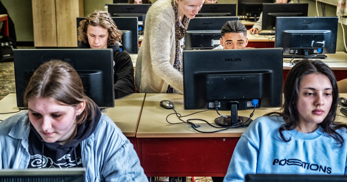 Brengen de plannen van Weyts iets bij tegen het lerarentekort? ‘Dit geeft de indruk dat iedereen ...