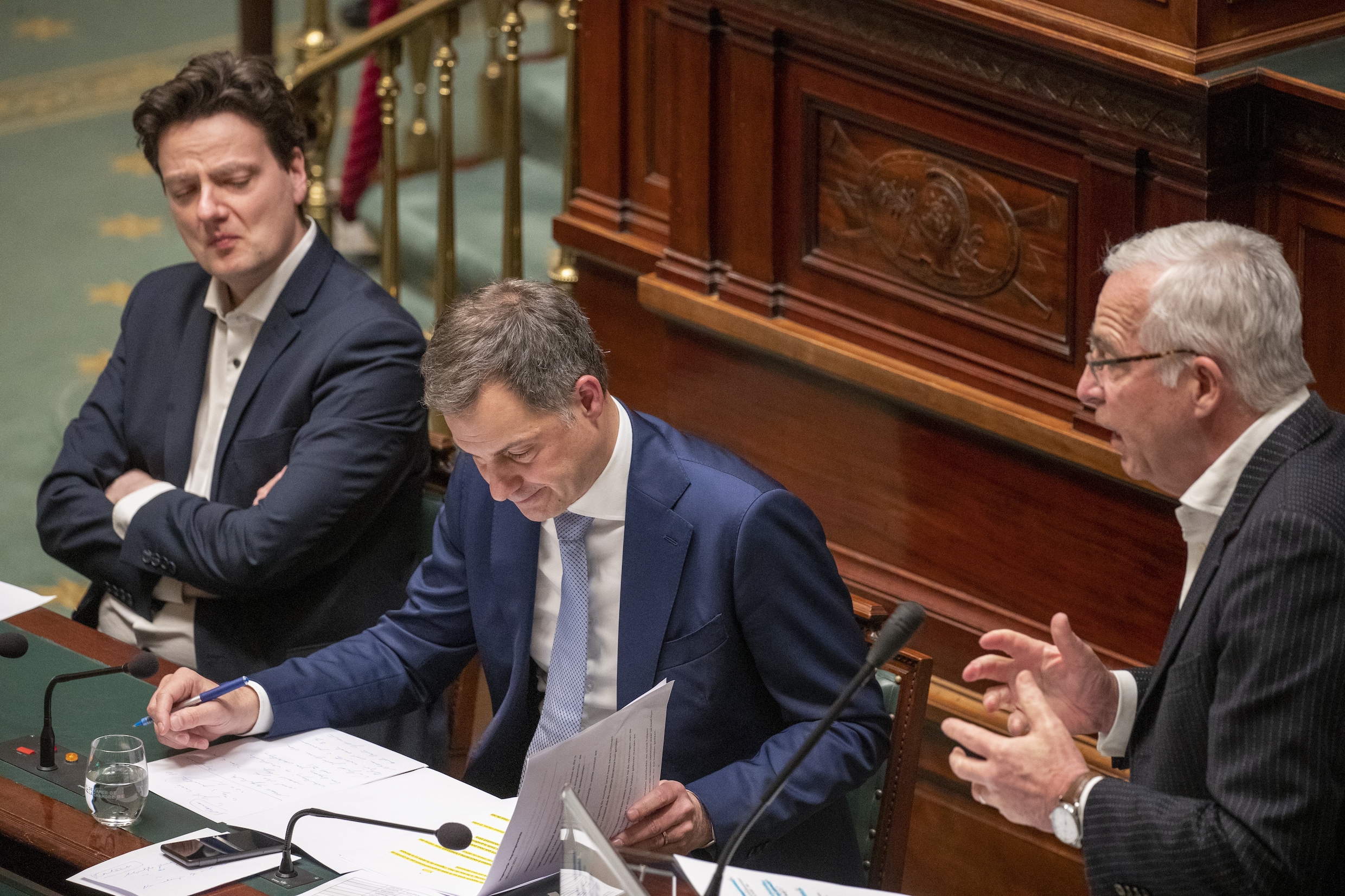 Een zoveelste evenwichtsoefening tussen rechts en links: drie vragen bij het begrotingsakkoord ...