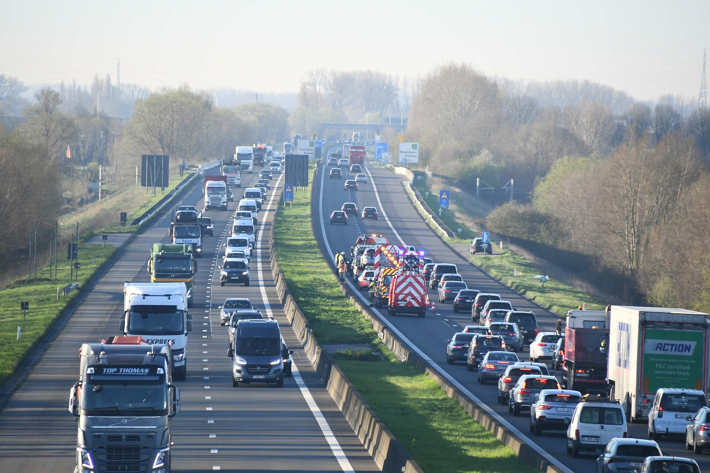 E403 richting Kortrijk afgesloten na meerdere ongevallen, vijf ...