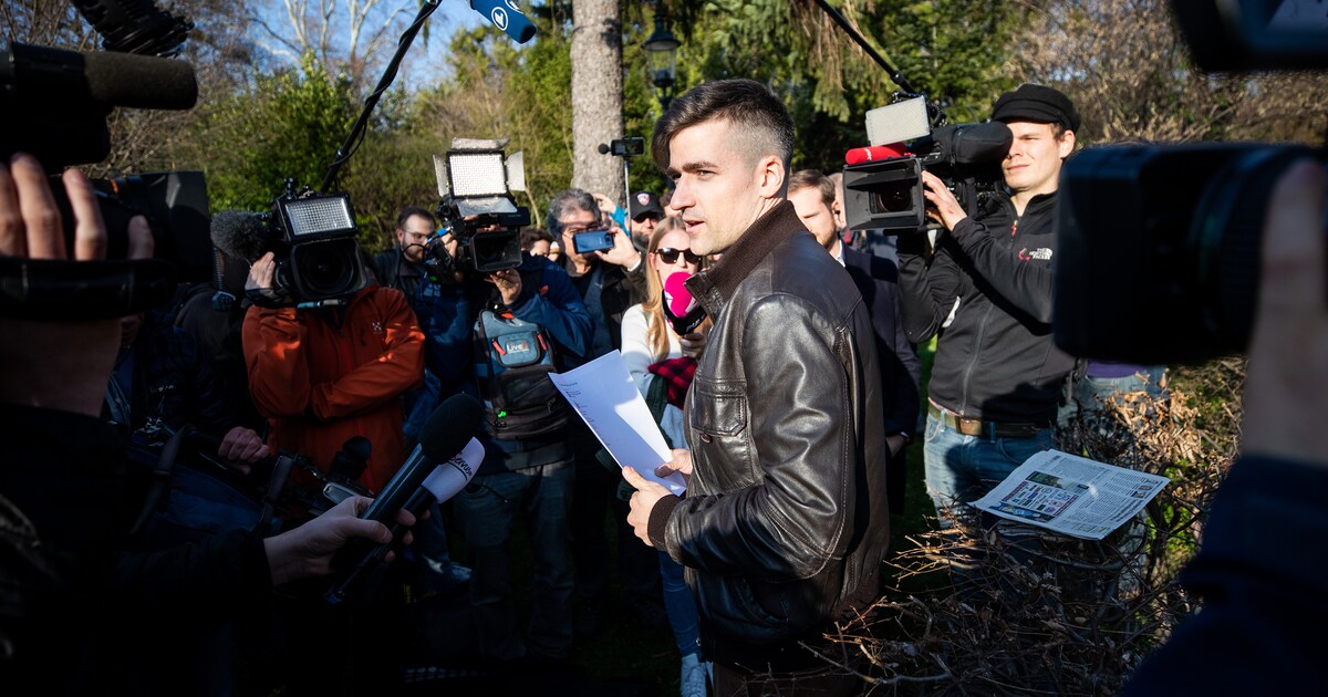 Al vijf jaar zit het gerecht hem op de hielen: wie is Martin Sellner ...