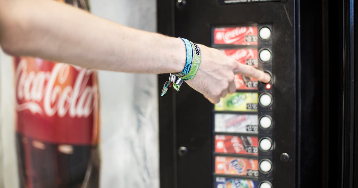 Coca-Cola stopt met frisdrankautomaten op Belgische scholen: ‘Spelen in ...