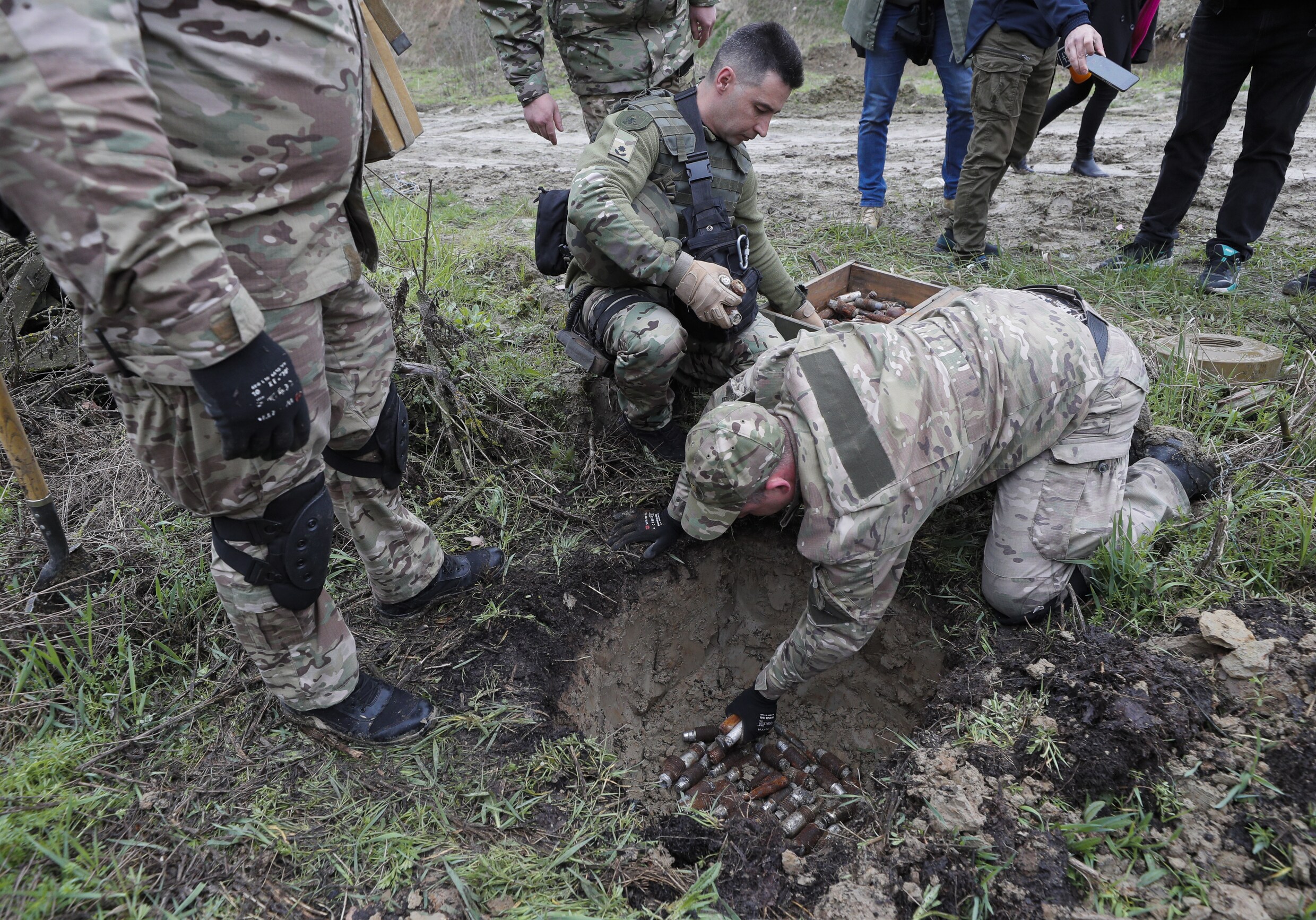 Verborgen vijand zorgt dagelijks voor slachtoffers in Oekraïne | De Morgen