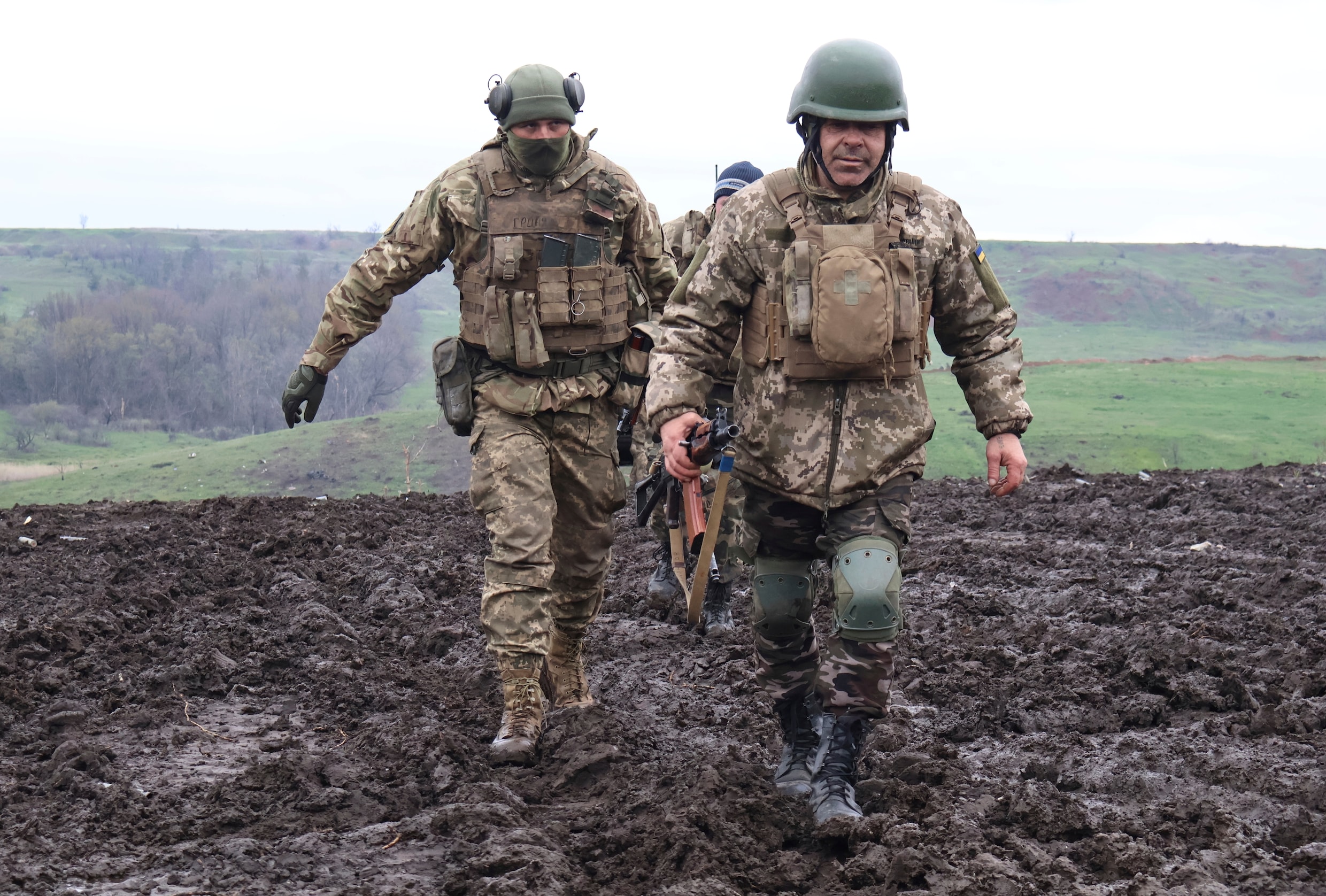 Oekraïens leger kraakt aan alle kanten, maar geen sprake van ...