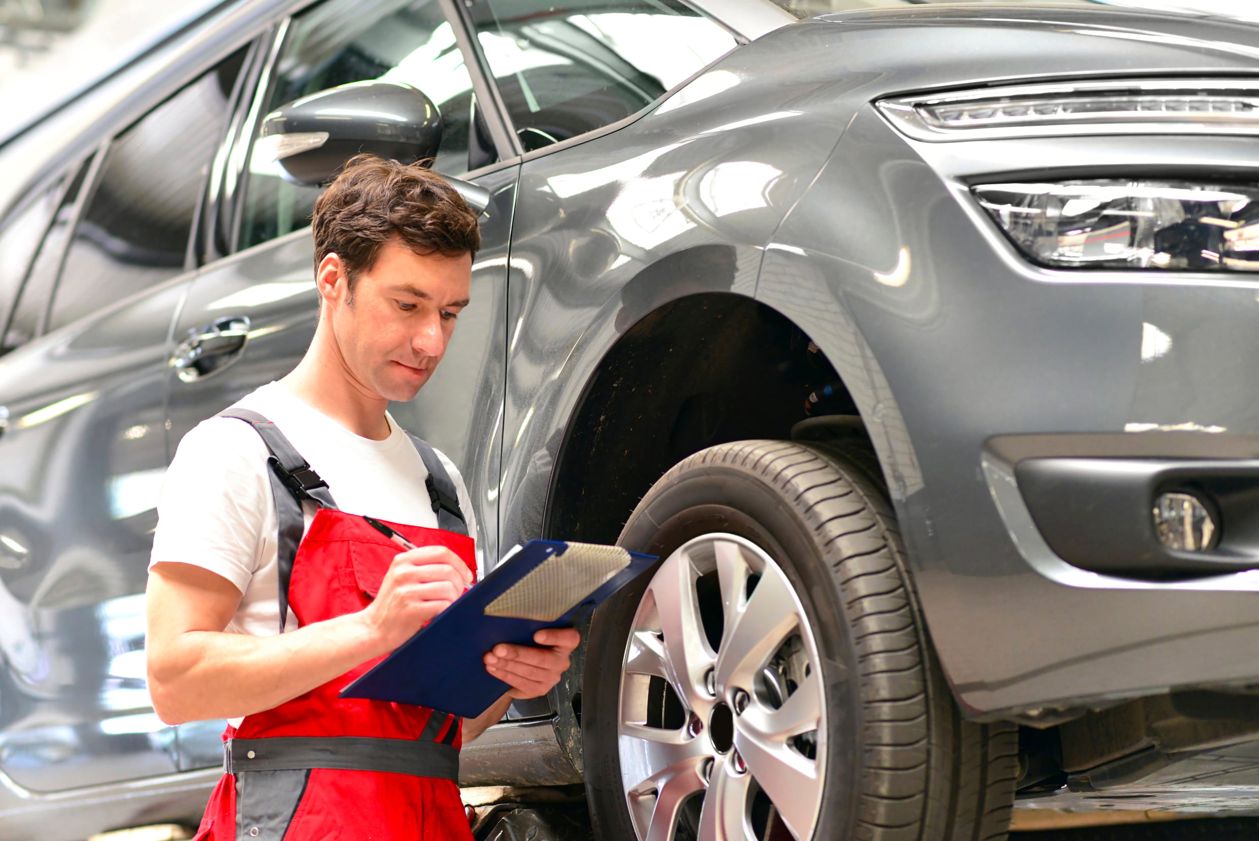 Nieuwe regels bij autokeuring: strengere controle op versleten banden ...