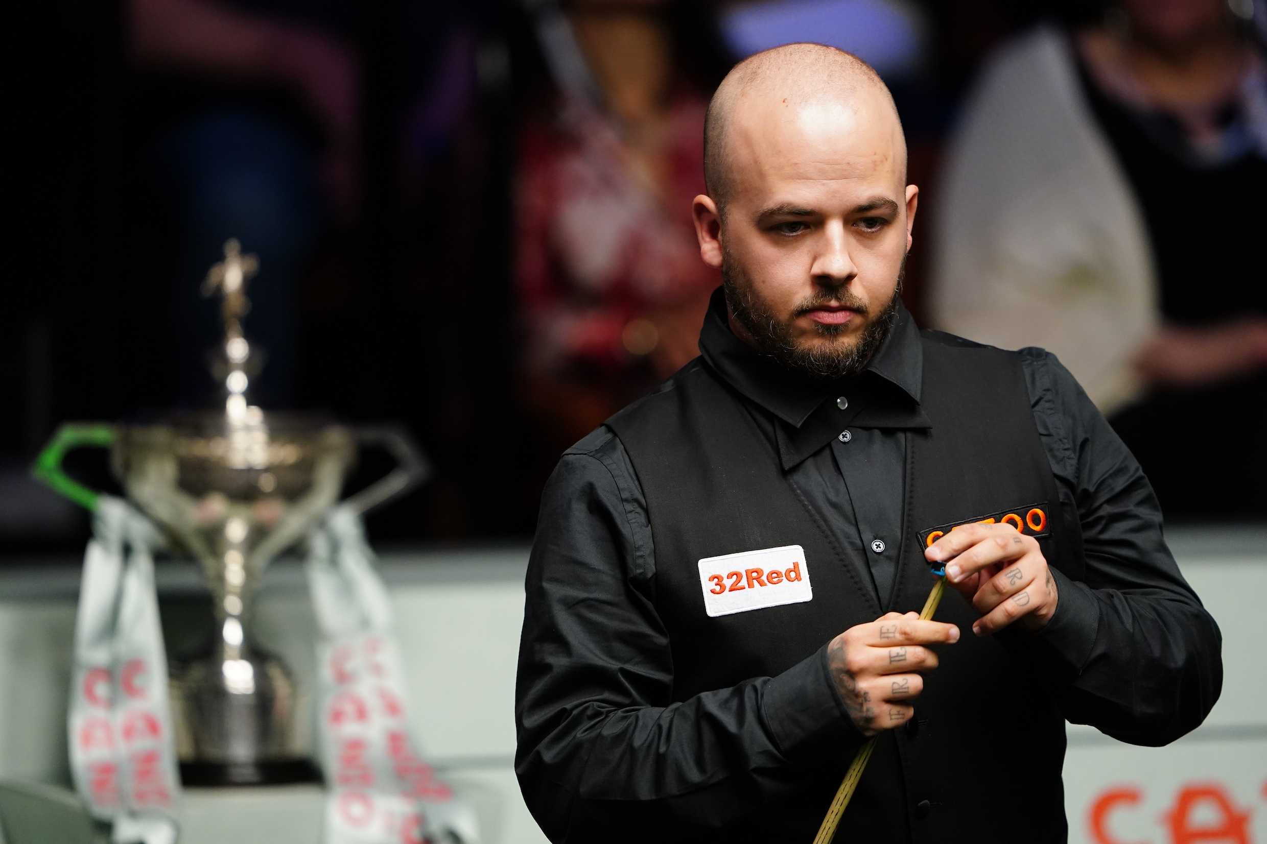 Luca Brecel zet eerste stap naar wereldtitel: op voorsprong na eerste ...