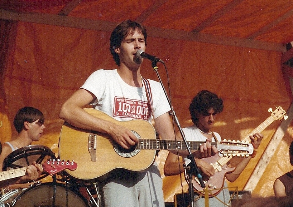 ‘Annabel’-zanger Hans de Booij woont noodgedwongen in caravan: ‘Kon ...