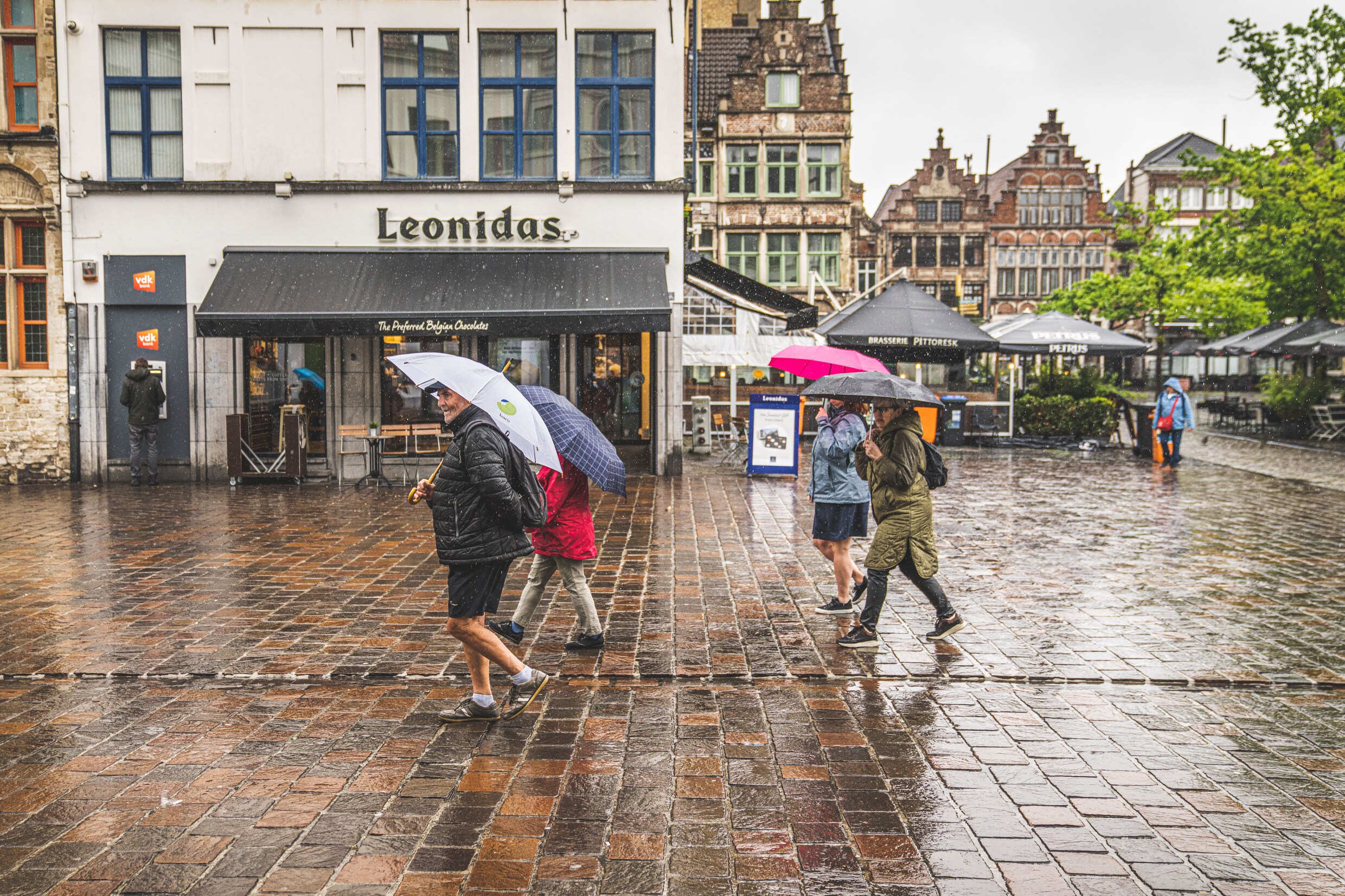 Lage temperaturen en buien dit weekend | De Morgen