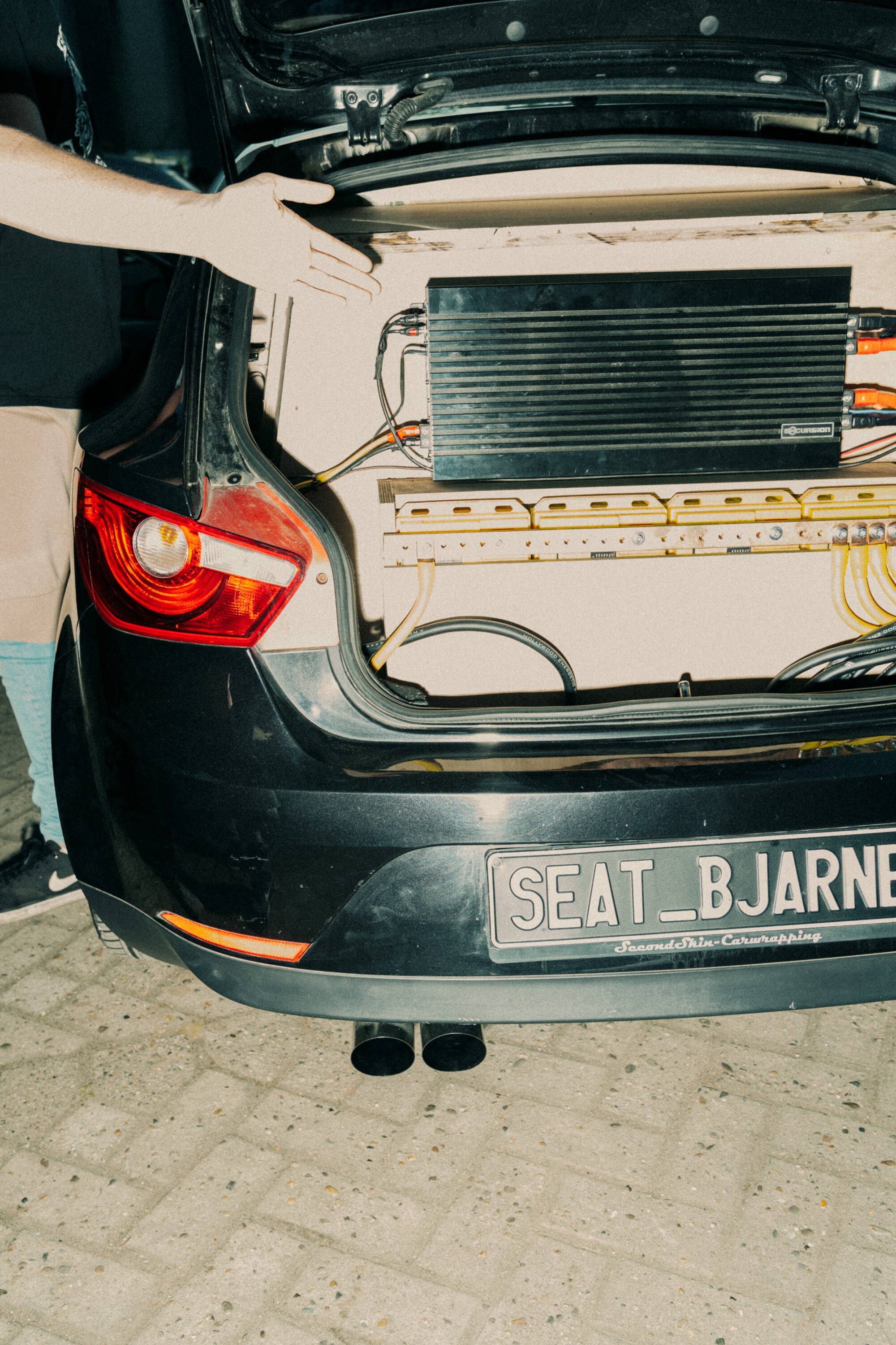 Verbazend samenspel van kunst en nachtleven: Horst opent ...