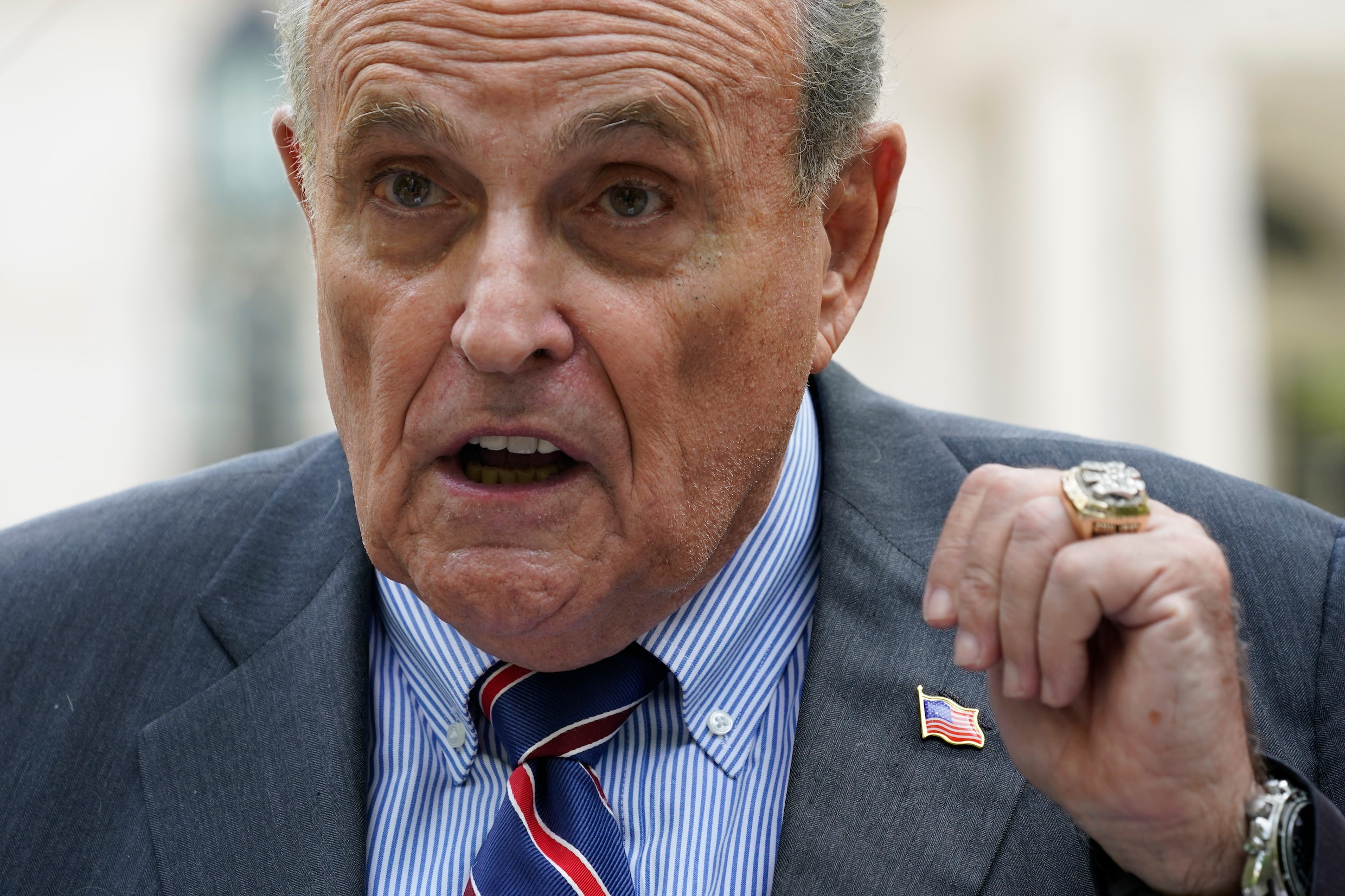 Voormalig medewerkster schildert Rudy Giuliani af als seksueel roofdier ...