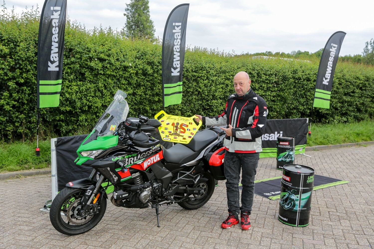 Belgische motorrijder Thierry Sarasyn verbreekt wereldrecord en ...