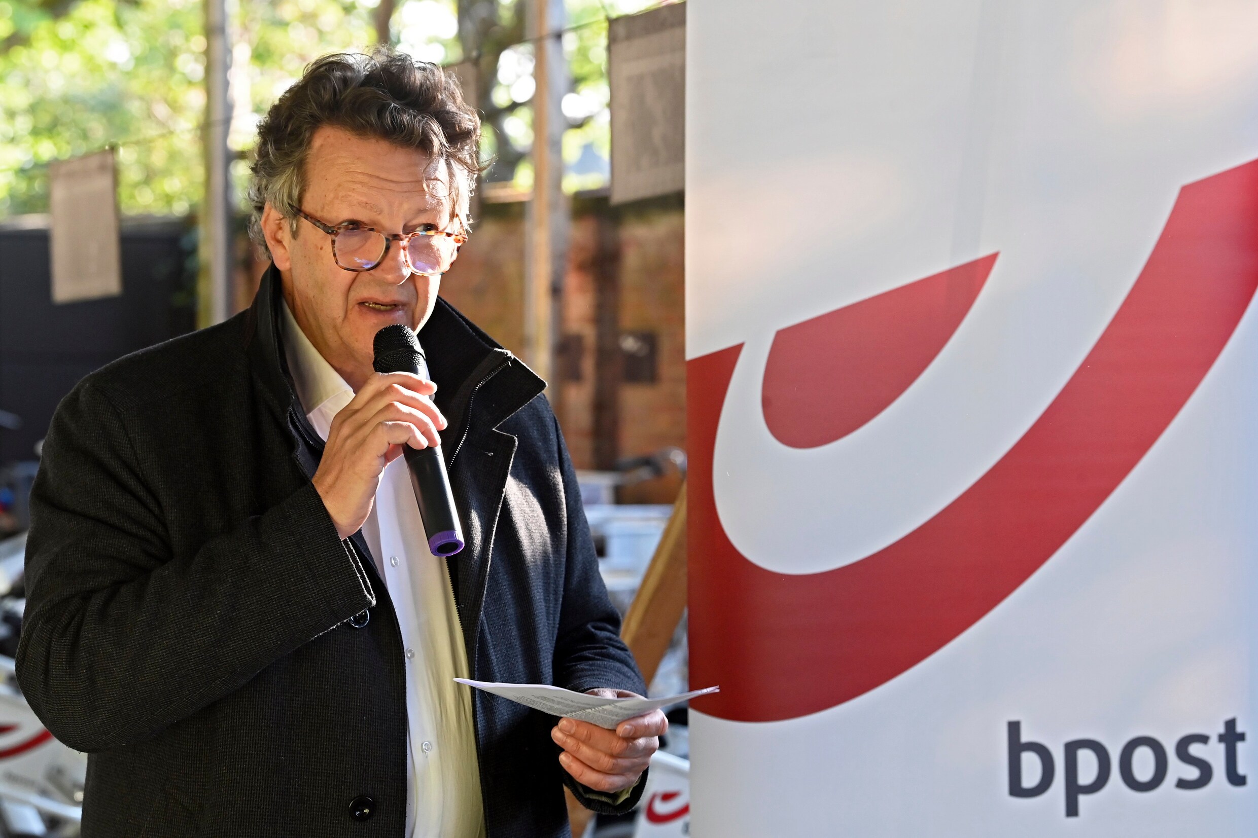 Ontslagen topman Jean Muls dagvaardt Bpost en ex-CEO Dirk Tirez | De Morgen