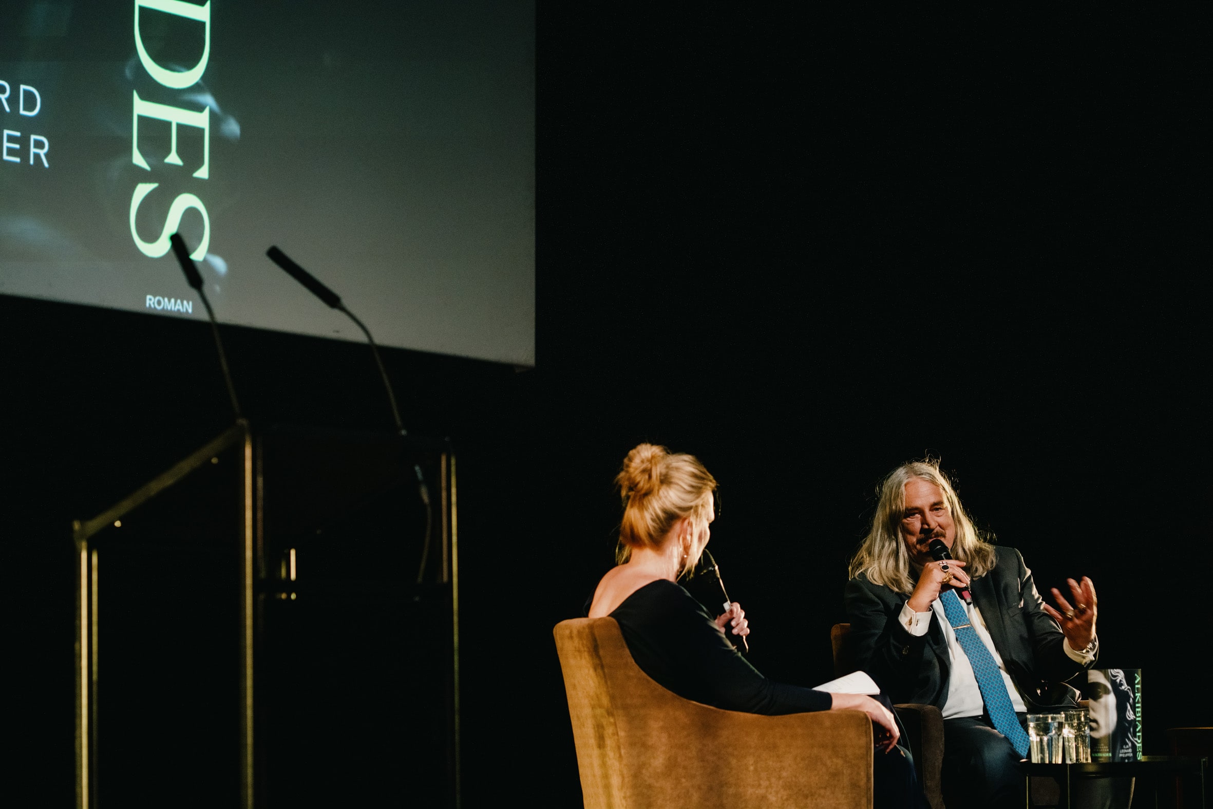 Ilja Leonard Pfeijffer stelt zijn nieuwe boek ‘Alkibiades’ voor: ‘Dit ...
