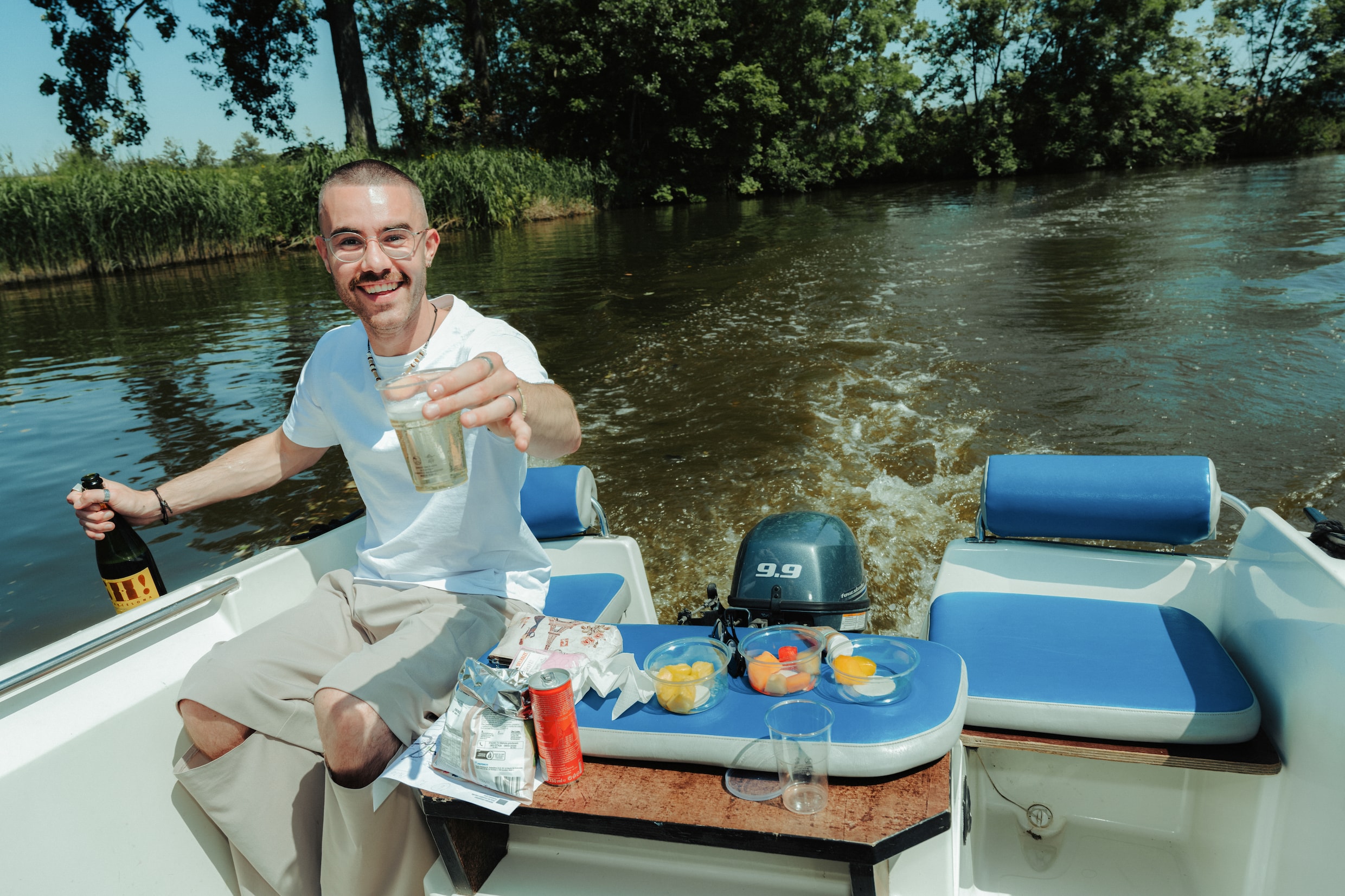 Internetfenomeen Jonatan Medart: ‘Een bootje huren en ronddobberen ...