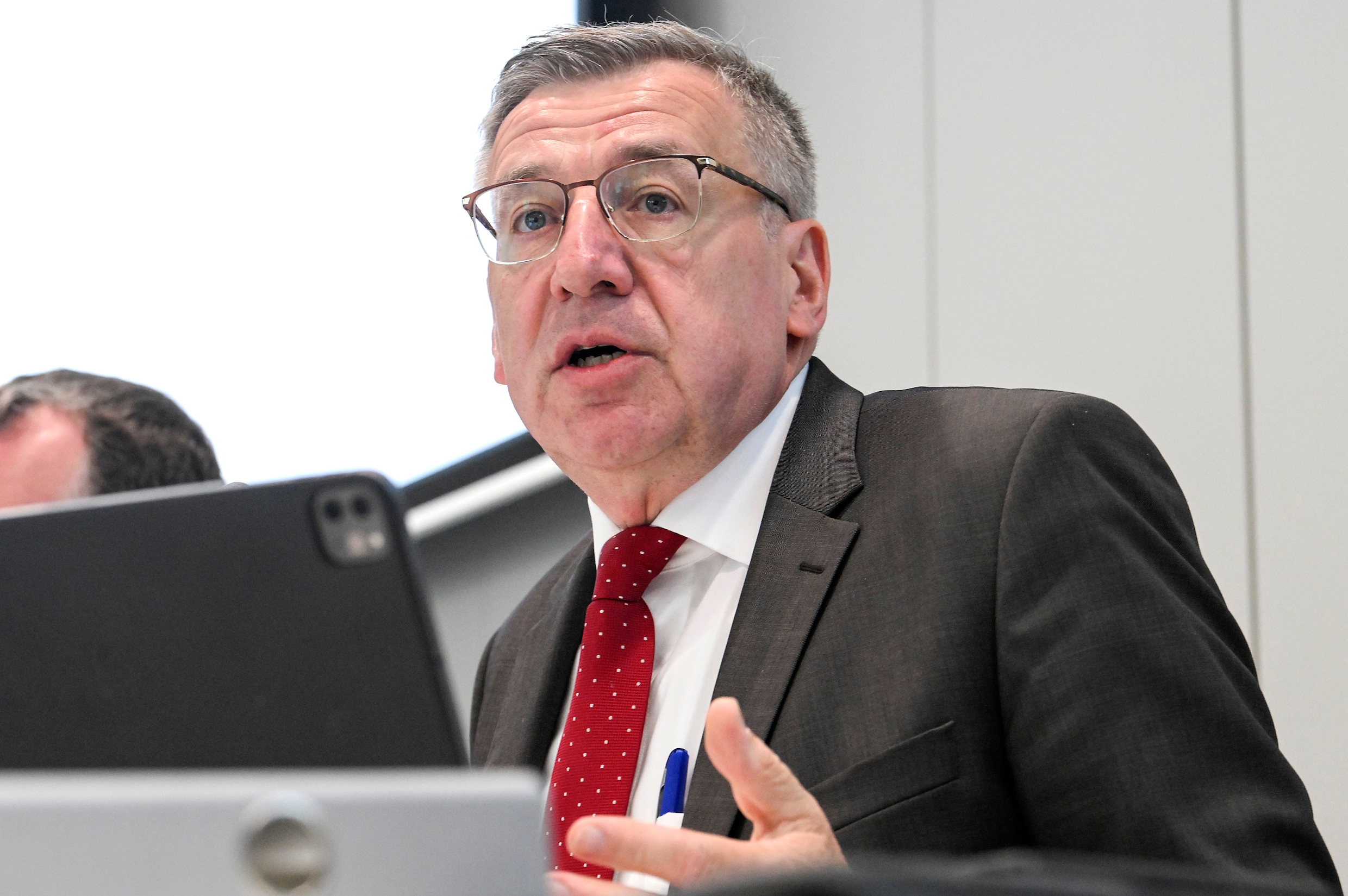 Nationale Bank waarschuwt: ‘Banken mogen trouwe Belgische spaarder niet ...