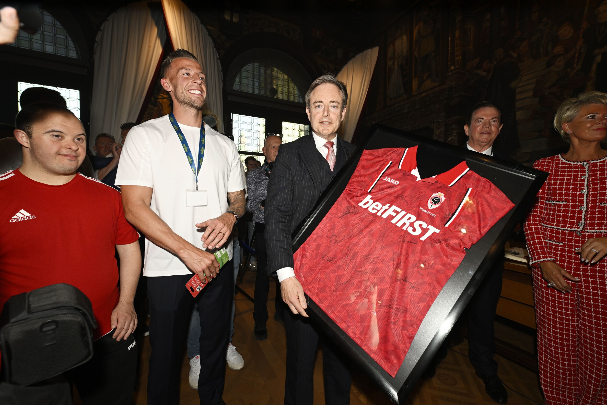Grote Markt in Antwerpen helemaal volgelopen voor kampioenenhuldiging ...