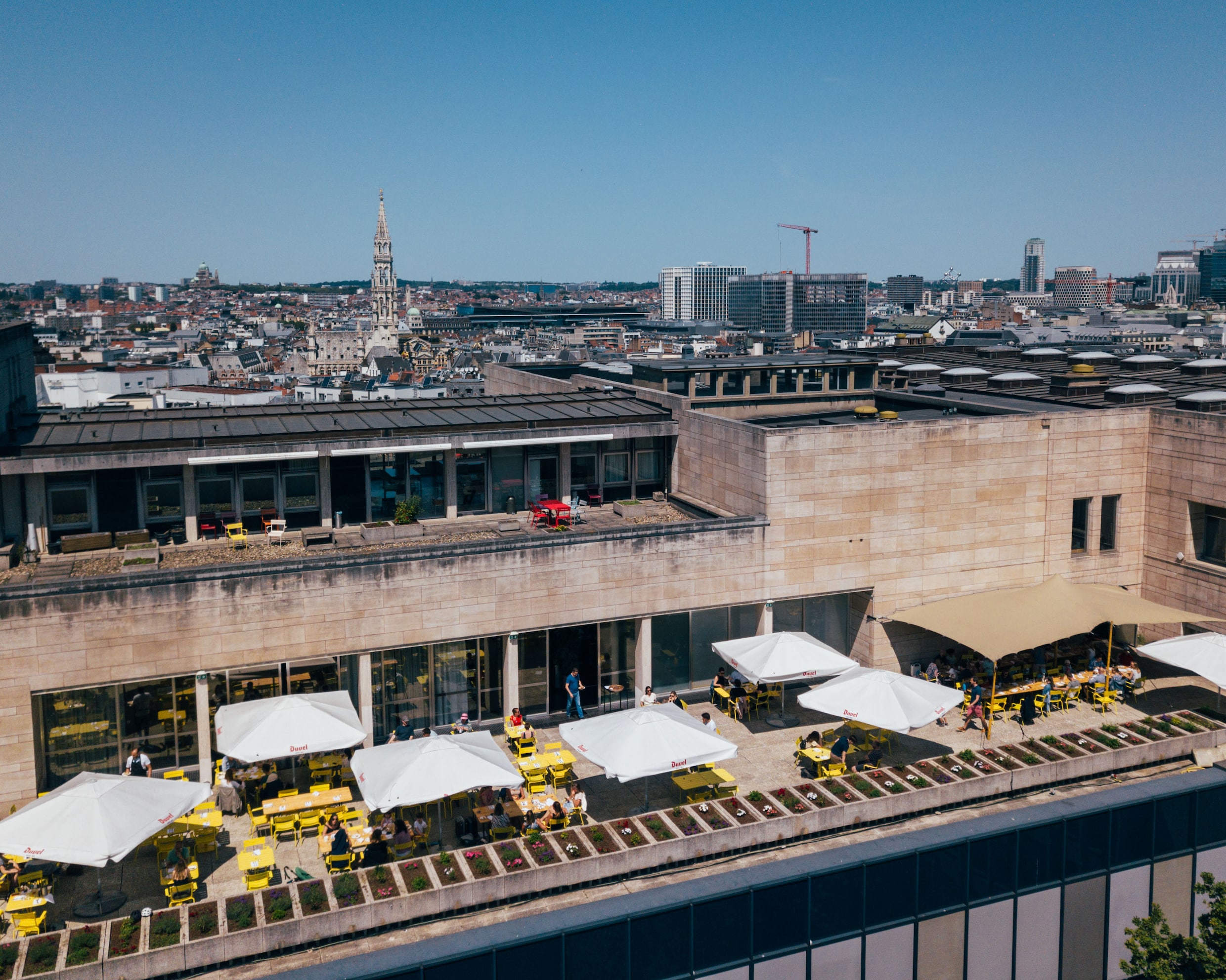 Twaalf rooftopbars in Vlaanderen en Brussel die smeken om een zomers ...