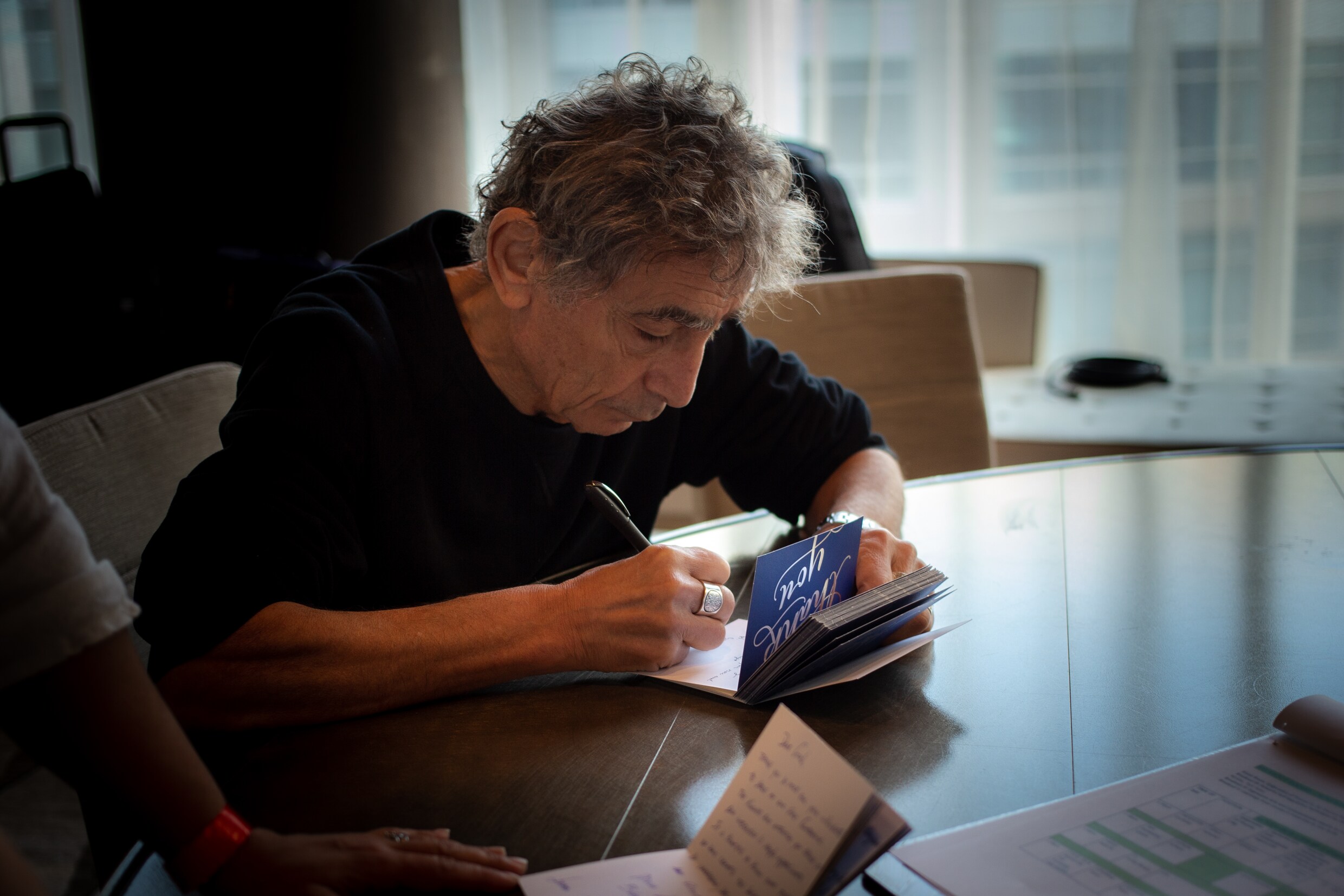 Arts Gabor Maté rekent af met westerse beschaving: ‘We zijn ons er niet ...