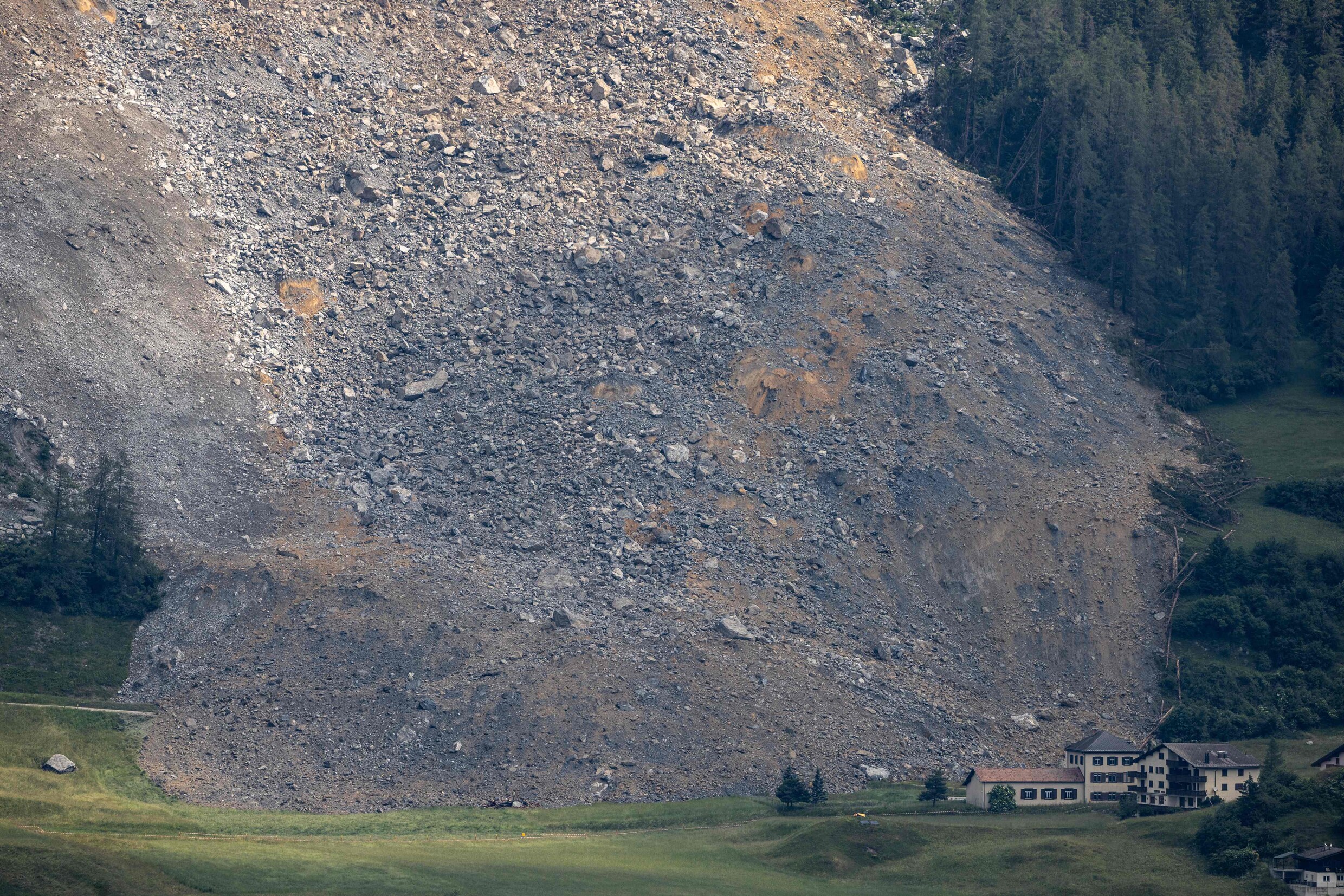 Alarmfase rood in Zwitserse Brienz: tot 2,2 miljoen kubieke meter ...