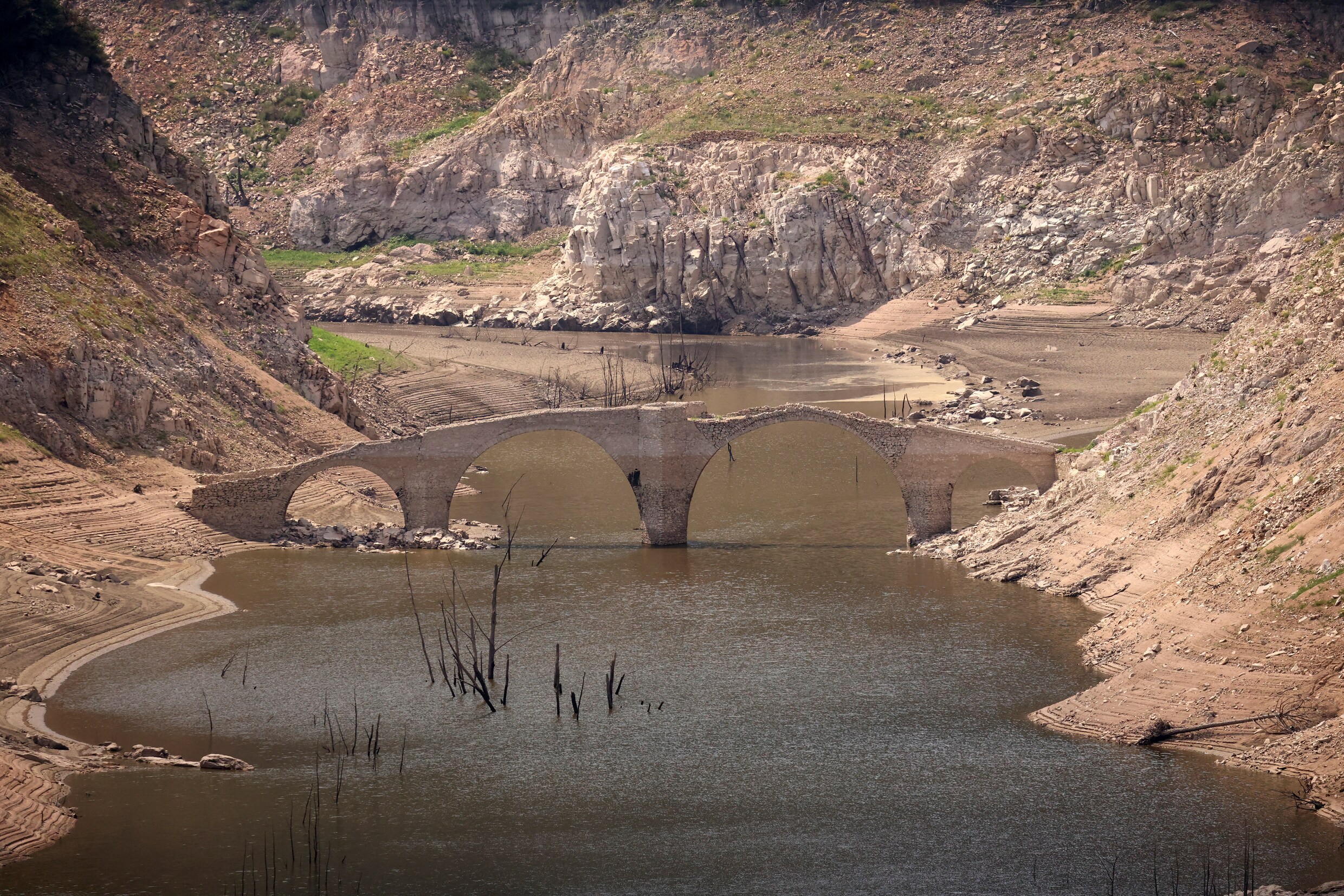 Spaanse golfbanen gesaboteerd: ‘Verbruiken evenveel water als ...