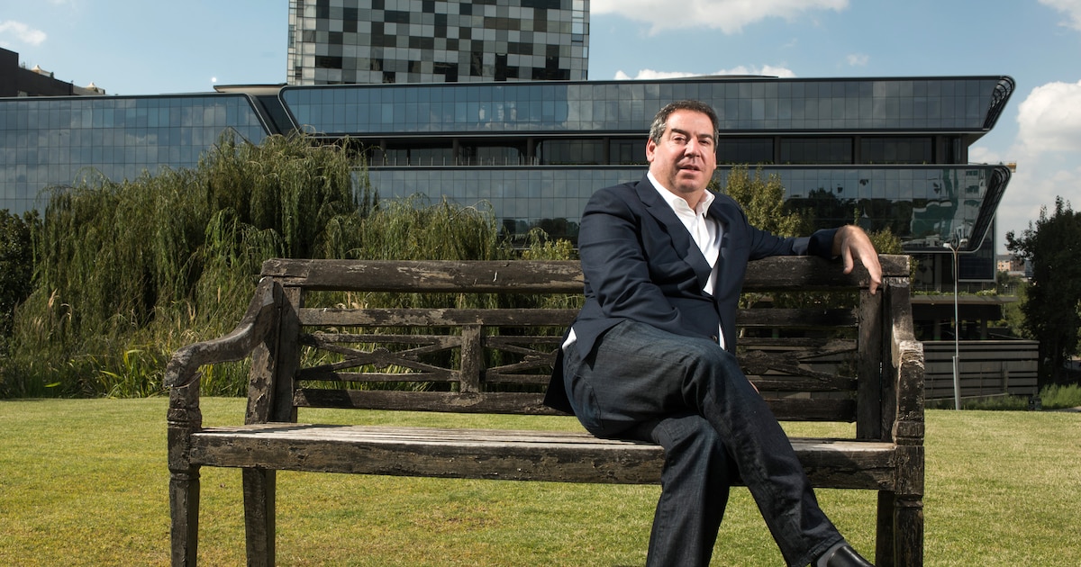 Wat heeft deze wapenhandelaar met een vredesmissie te maken? ‘Het is ...