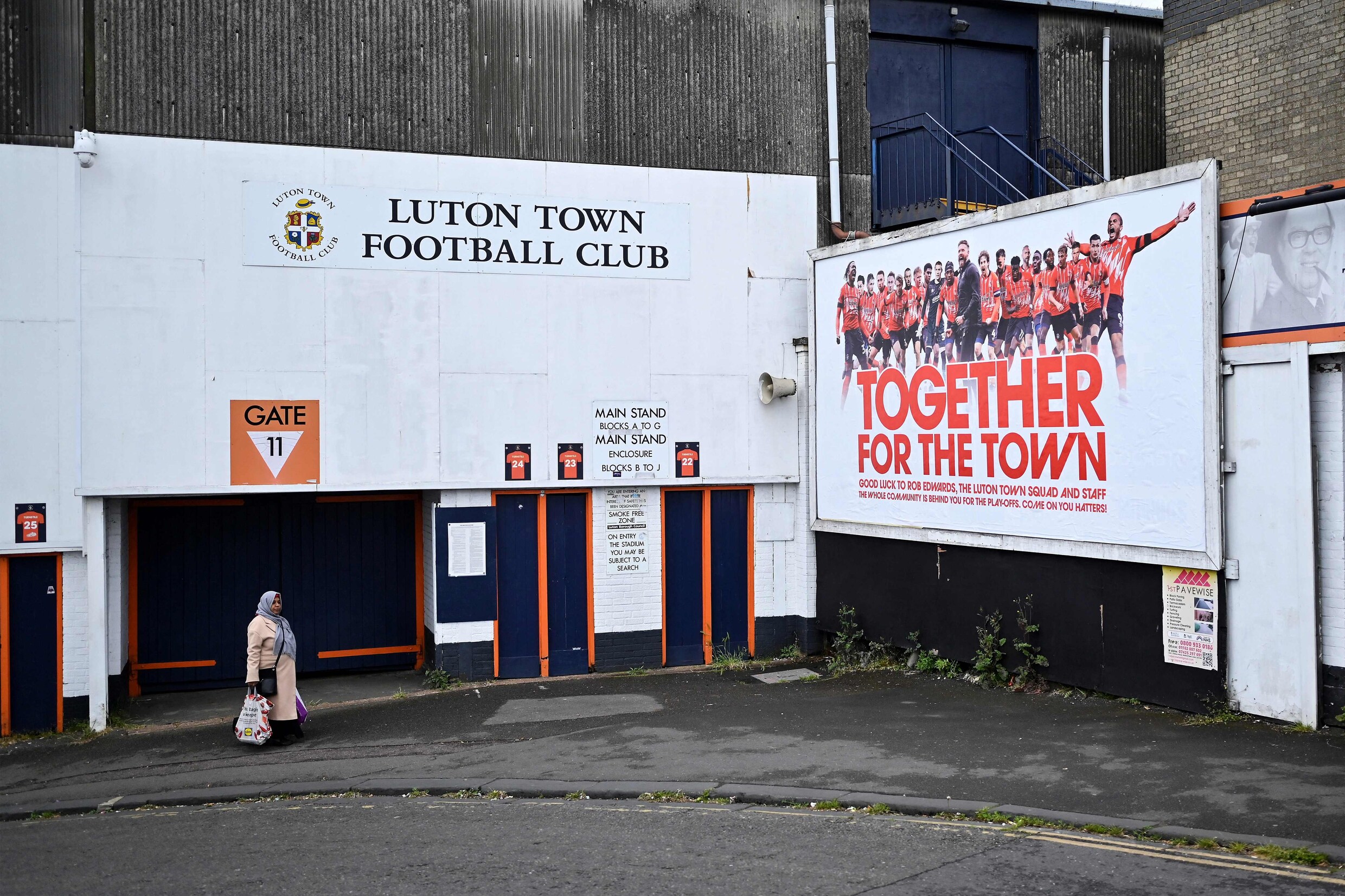 Het 118 jaar oude stadion van Luton Town onthaalt straks sterren als ...