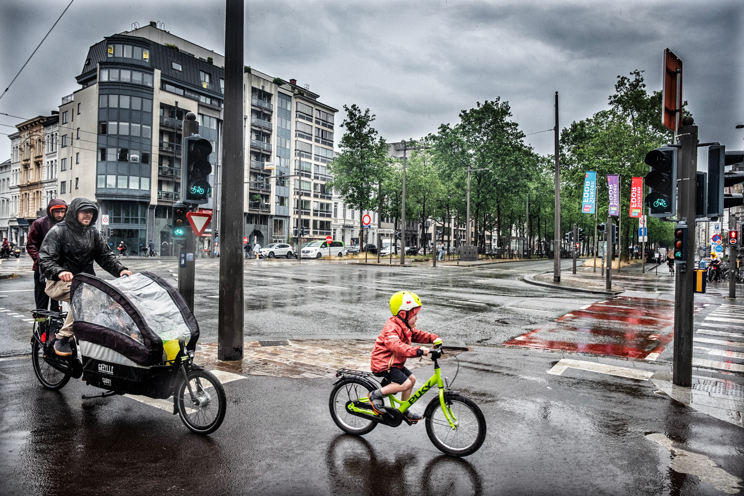 De bitse strijd om de fietshelm: wat we kunnen leren van landen waar de ...
