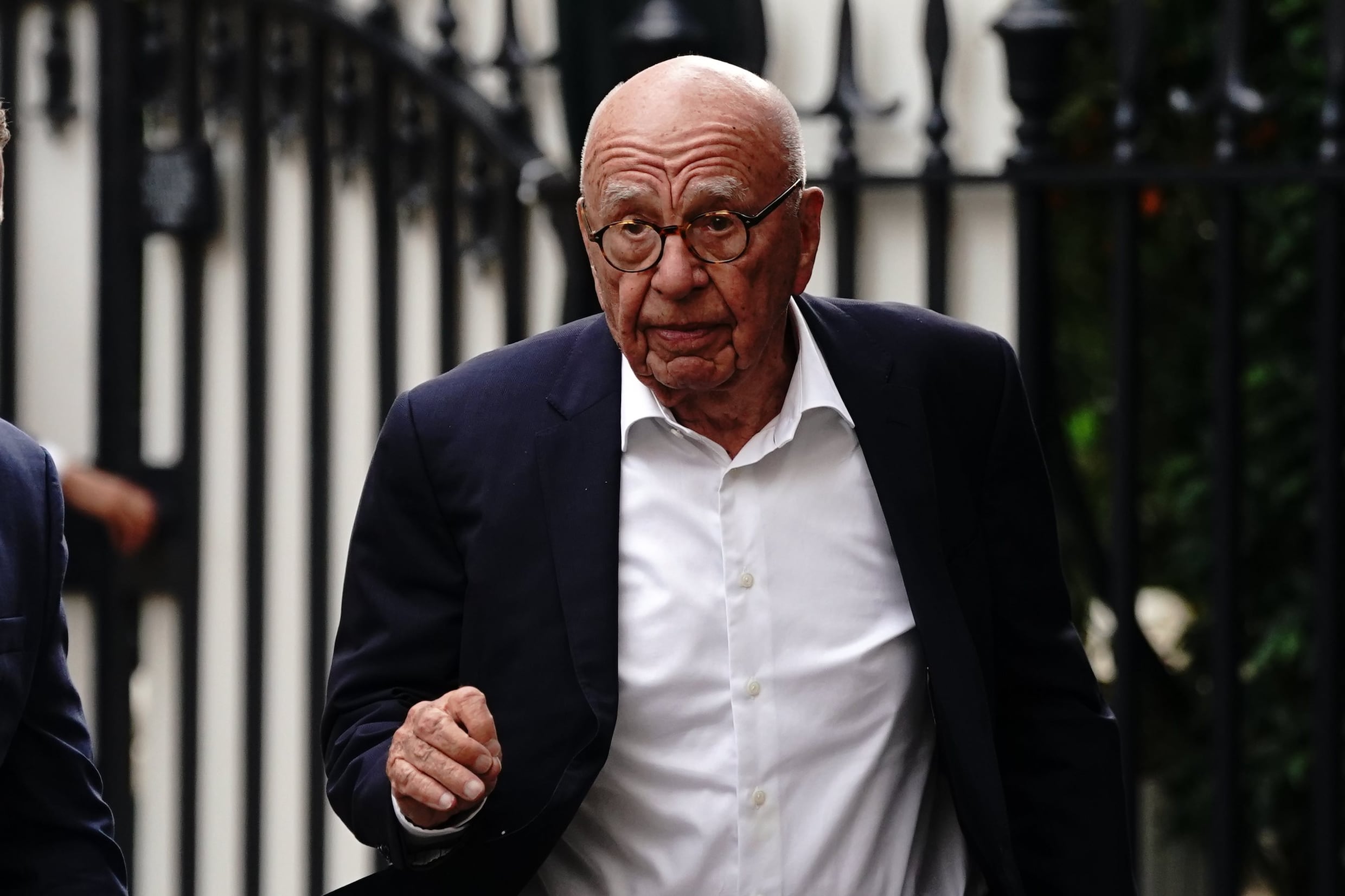 Mediamagnaat Rupert Murdoch gaat met pensioen bij mediabedrijven Fox en ...