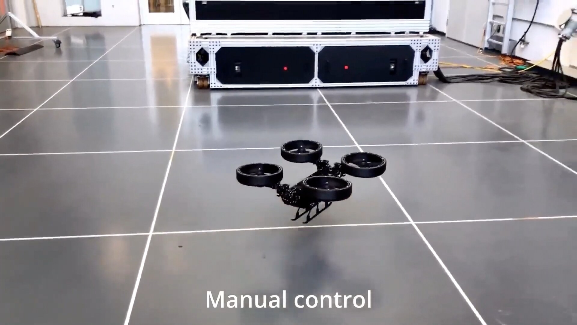 Alles-in-een-robot kan rijden, bukken en vliegen met zijn wielen | De ...