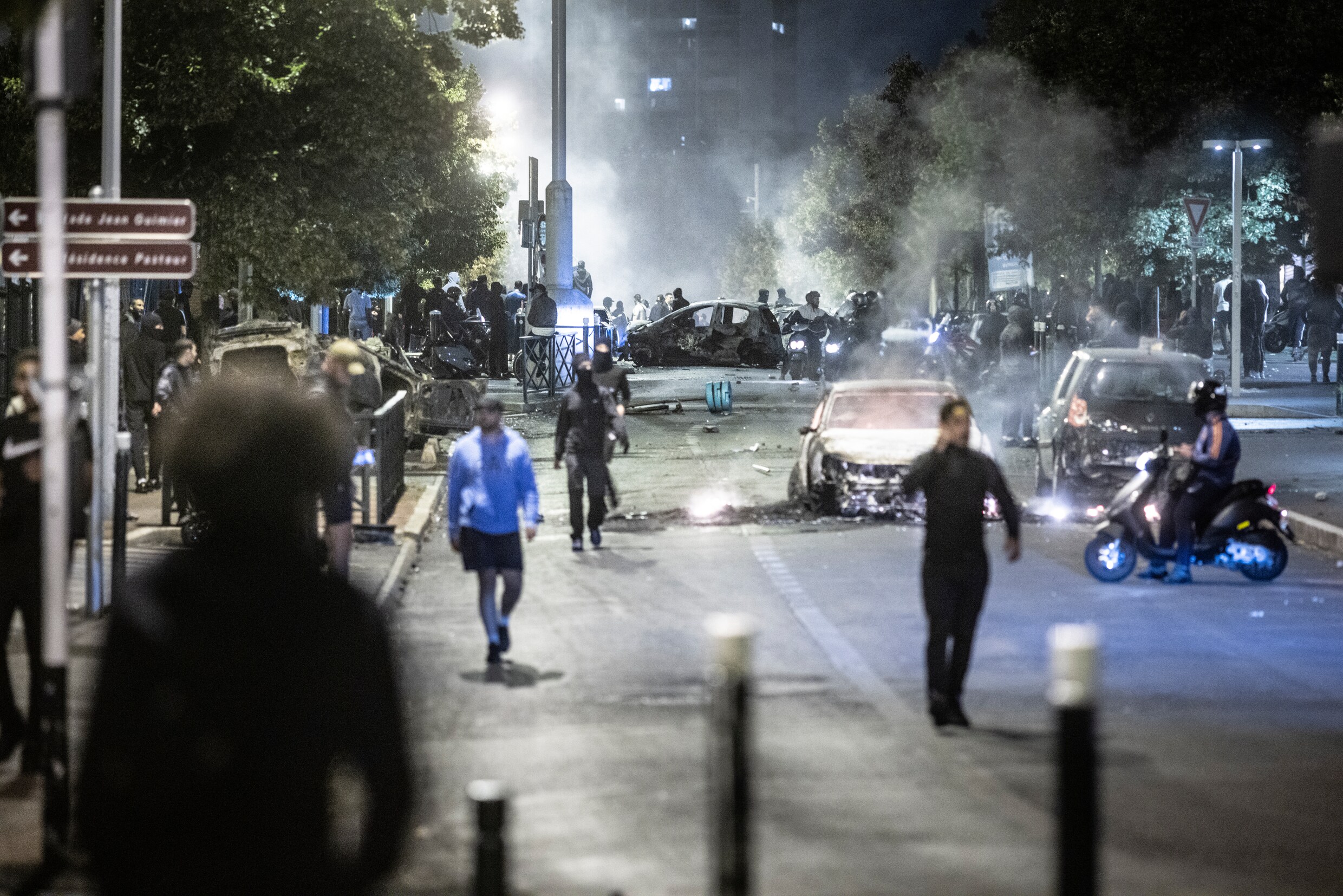 Inzamelactie voor Franse agent die Nahel (17) doodschoot bracht al meer ...