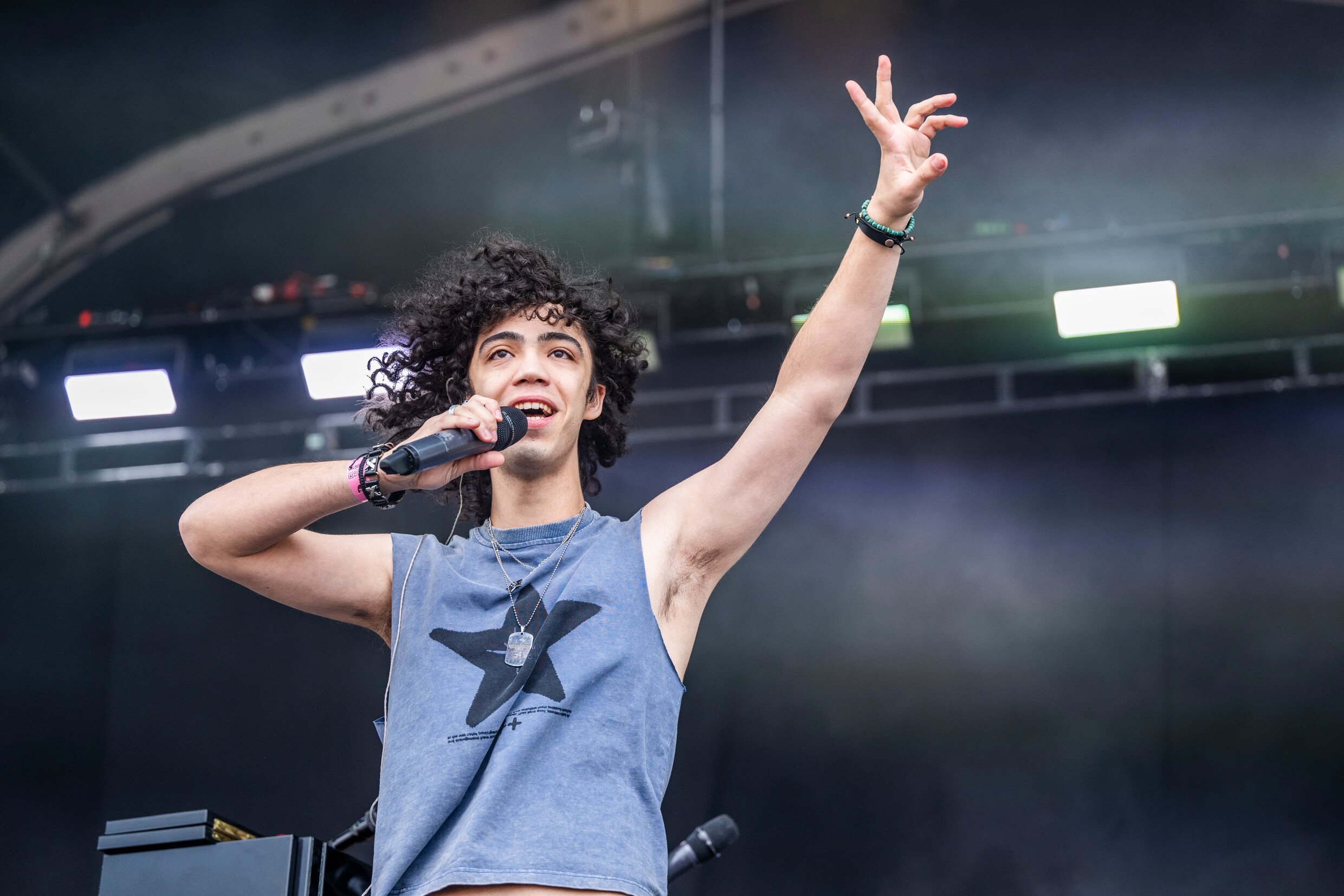 Power piano ballads in overvloed bij Ethan Bortnick op Rock Werchter ...