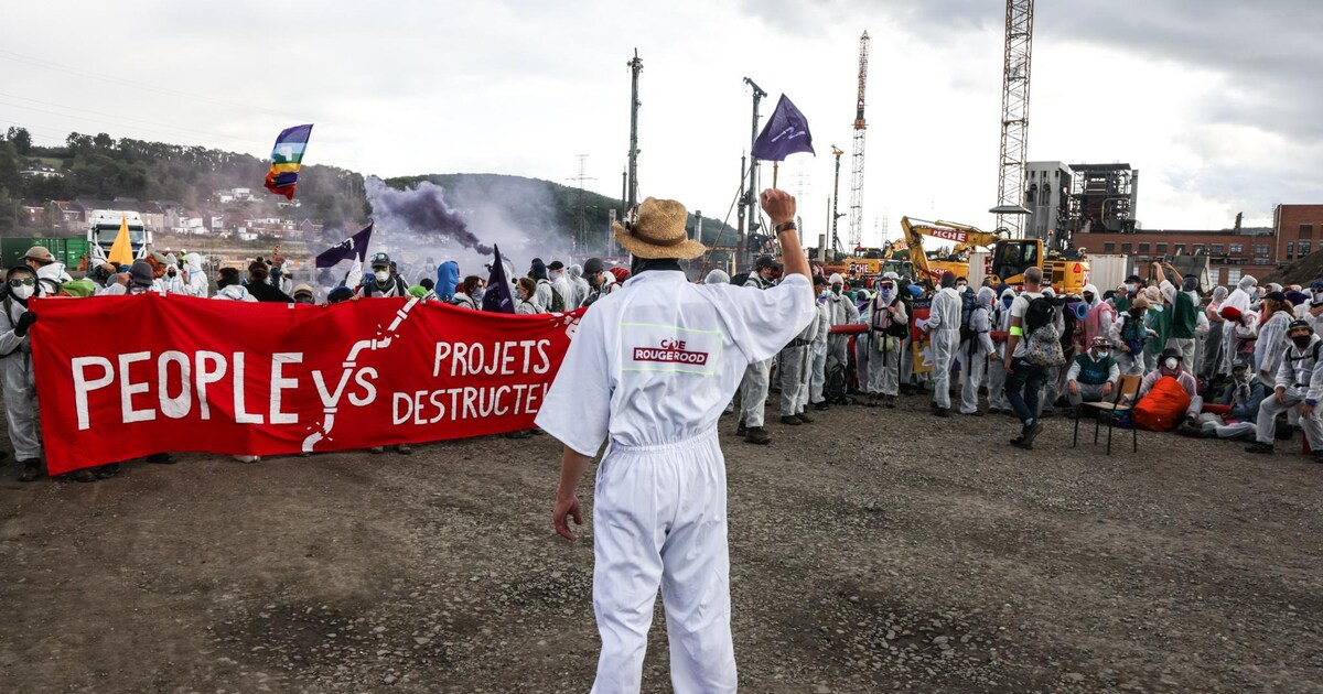 Milieuactivisten van Code Rood bezetten werf van Engie-gascentrale in ...