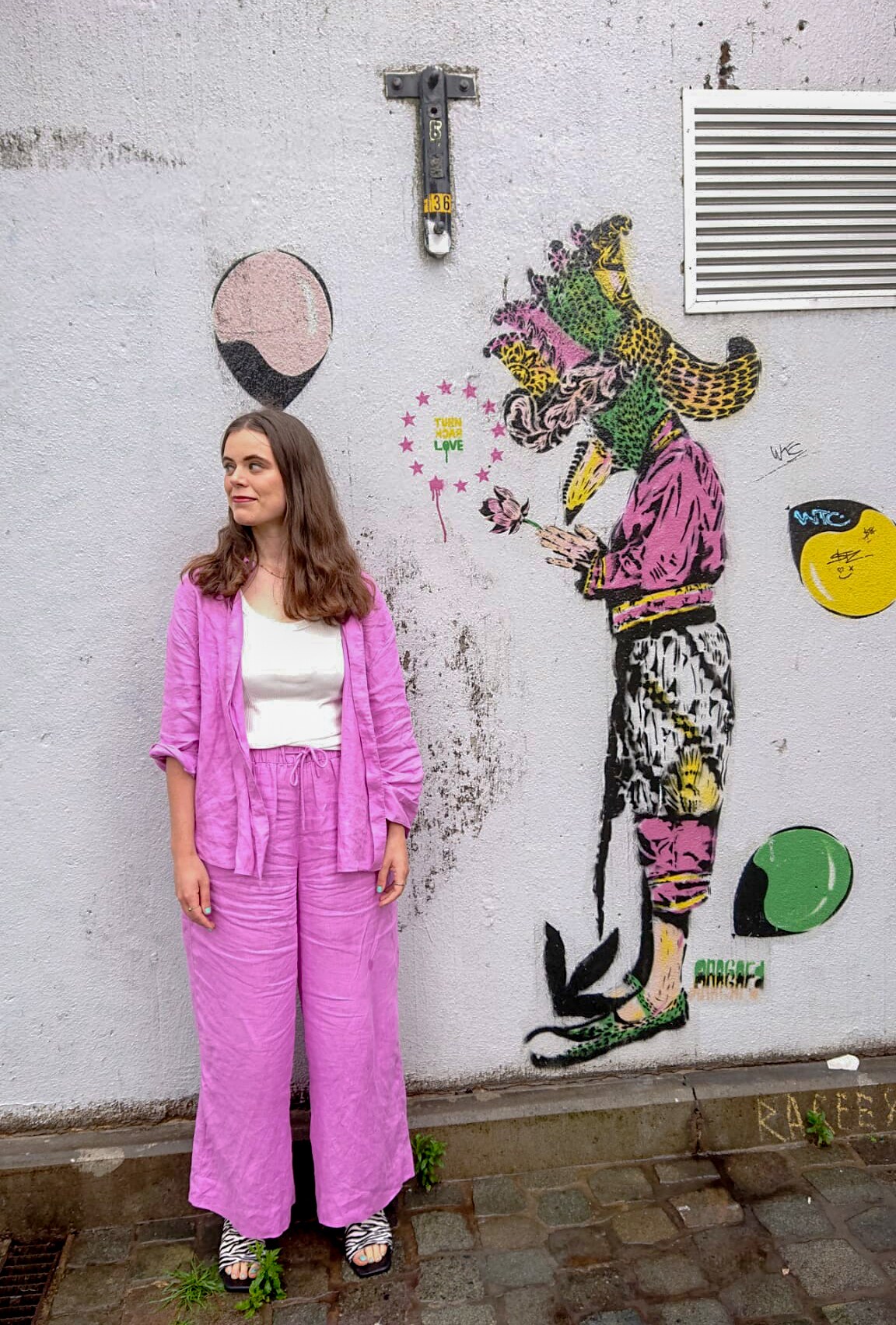 Cato Beljaars puurde boek uit haar populaire Instagrampagina ‘Weird Things in Brussels ...