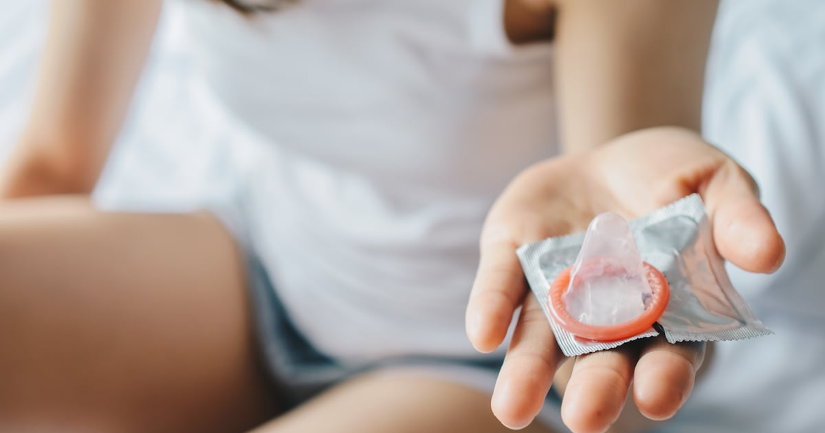 Verontrustende trend: een derde van de jongeren gebruikt condoom noch pil | De Morgen