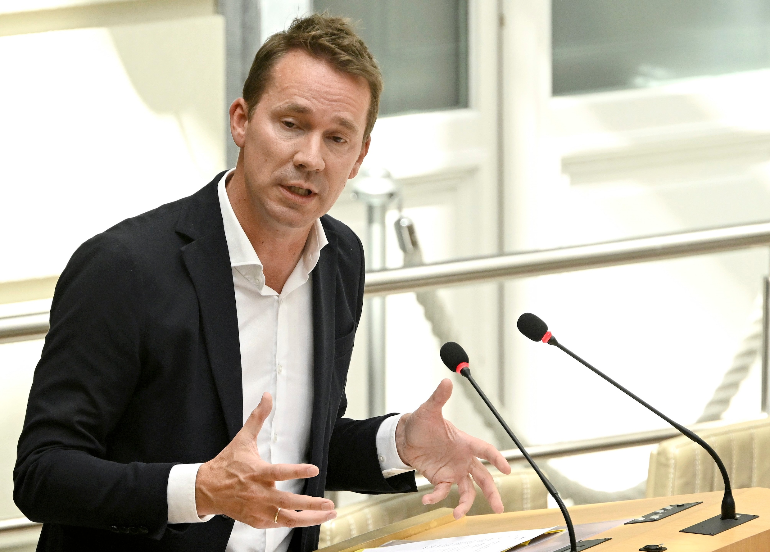 ‘Met de nieuwe instructie van collega Demir zijn de maskers daar wel ...