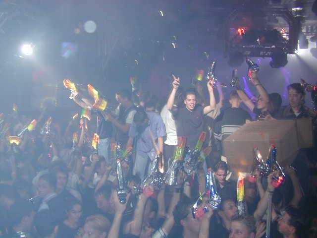 Een miljoen frank in de lucht en sportzakken vol cash: Streamz keert ...