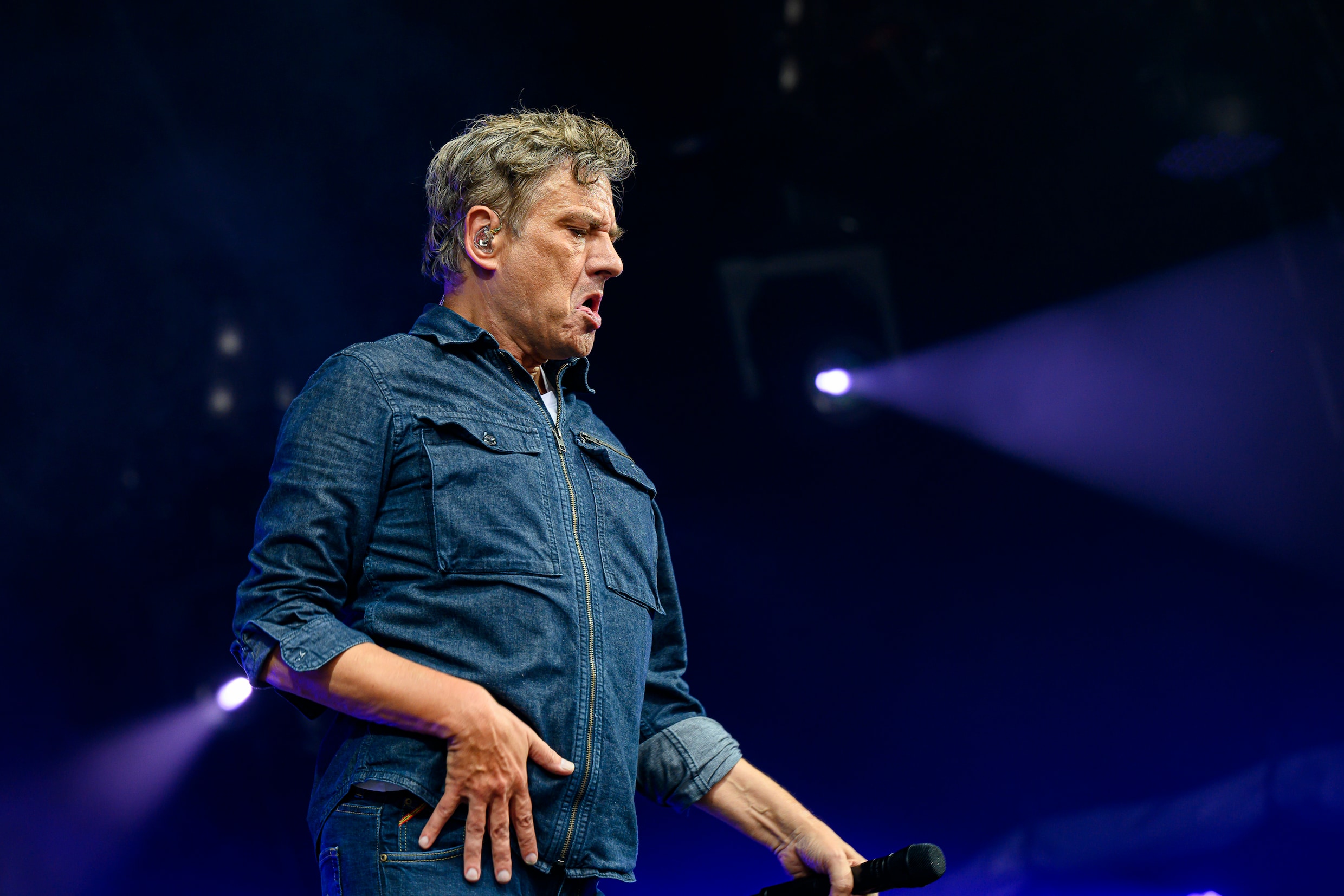 ‘Ik moet geen personage meer spelen. Ik mag mijn gekke zelf zijn’: Bart ...