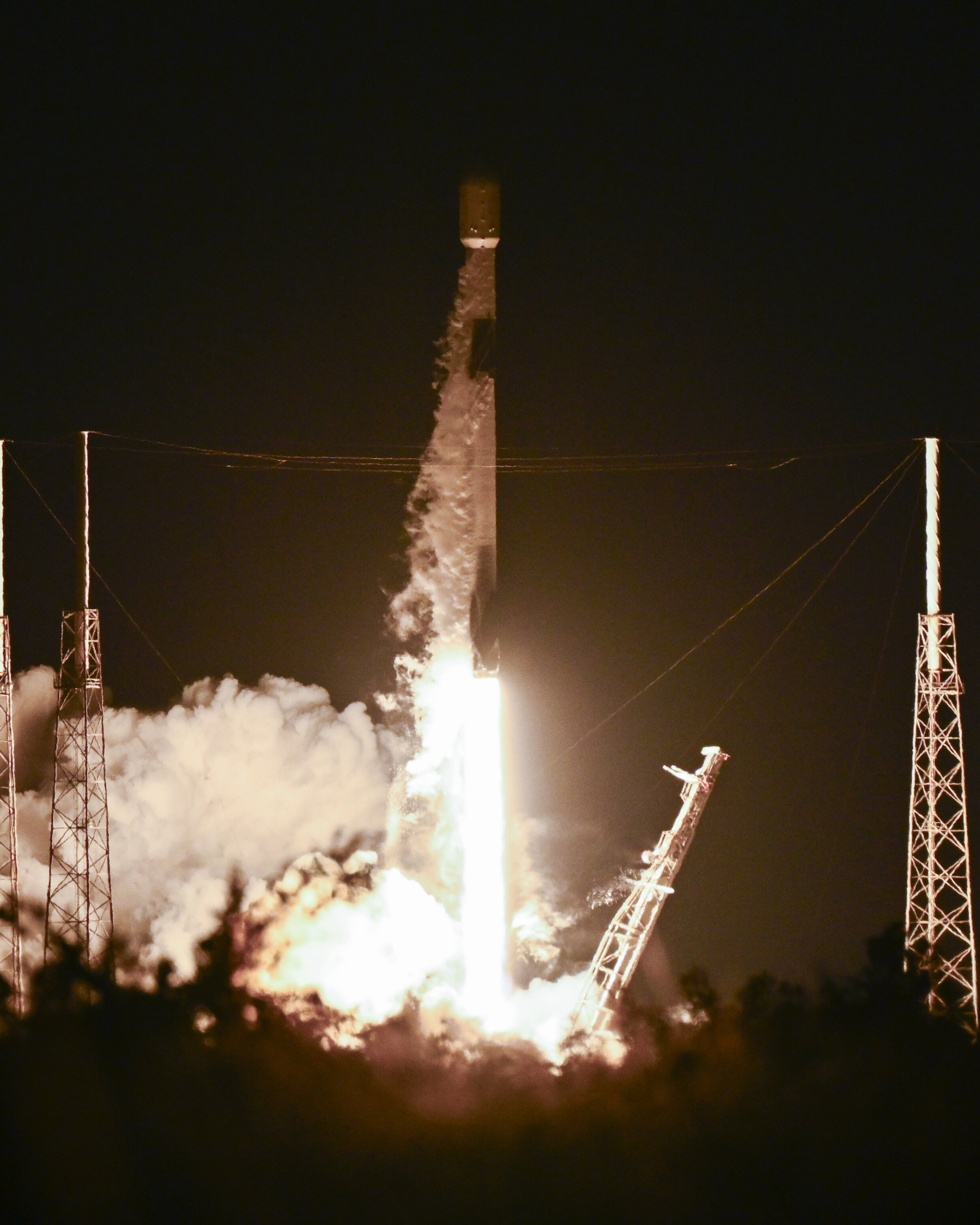 Elon Musks bijna volledige controle over satellietinternet doet ...