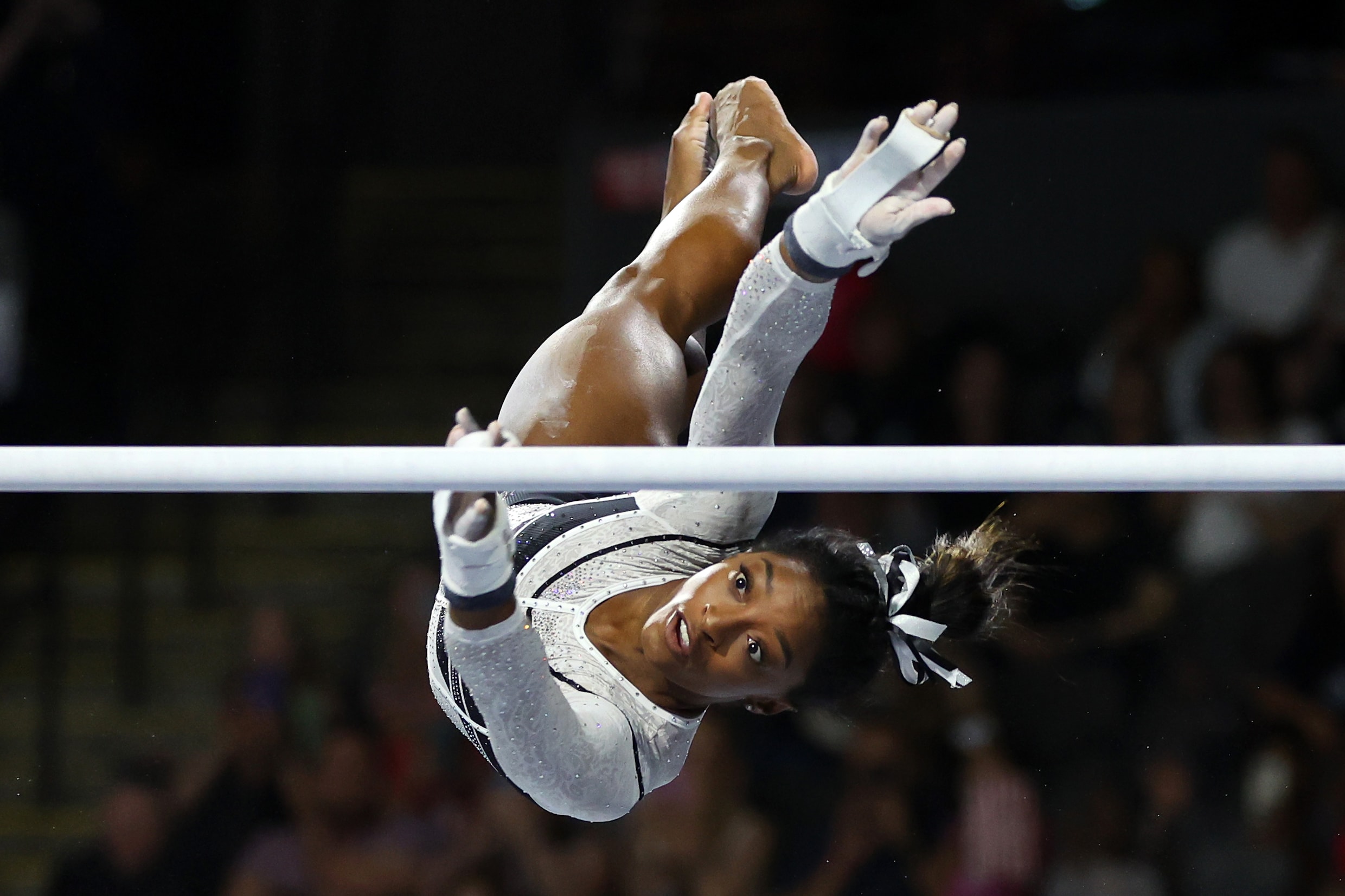 Alsof ze nooit is weggeweest: Simone Biles wint meteen bij comeback na ...
