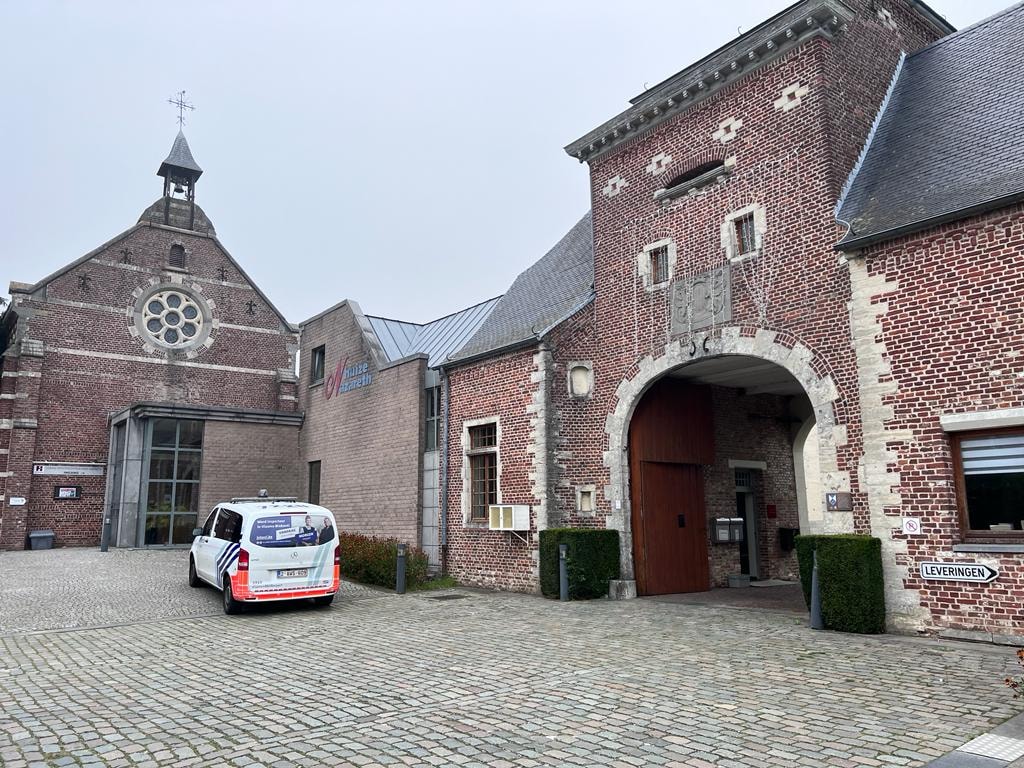 91-jarige bewoner overleden na aanval door man die rusthuis binnendrong ...