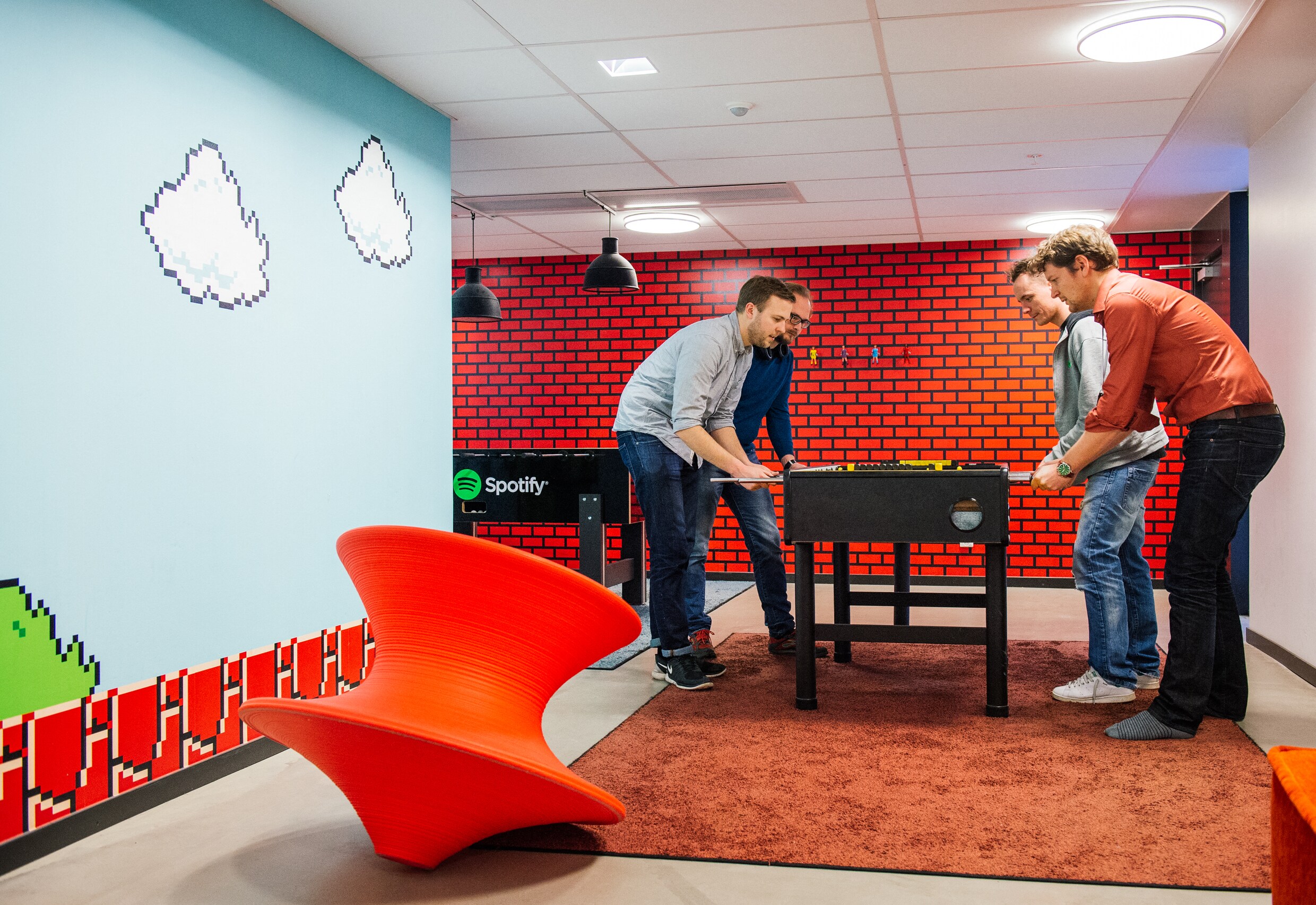 Bij Spotify dansen de medewerkers op het dakterras – in elk geval als ...