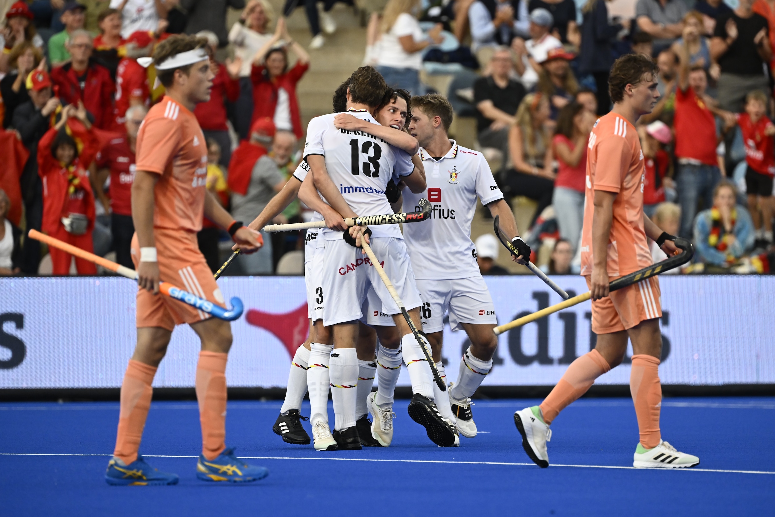 Geen EK-finale voor de Red Lions: Nederland straft fouten genadeloos af ...