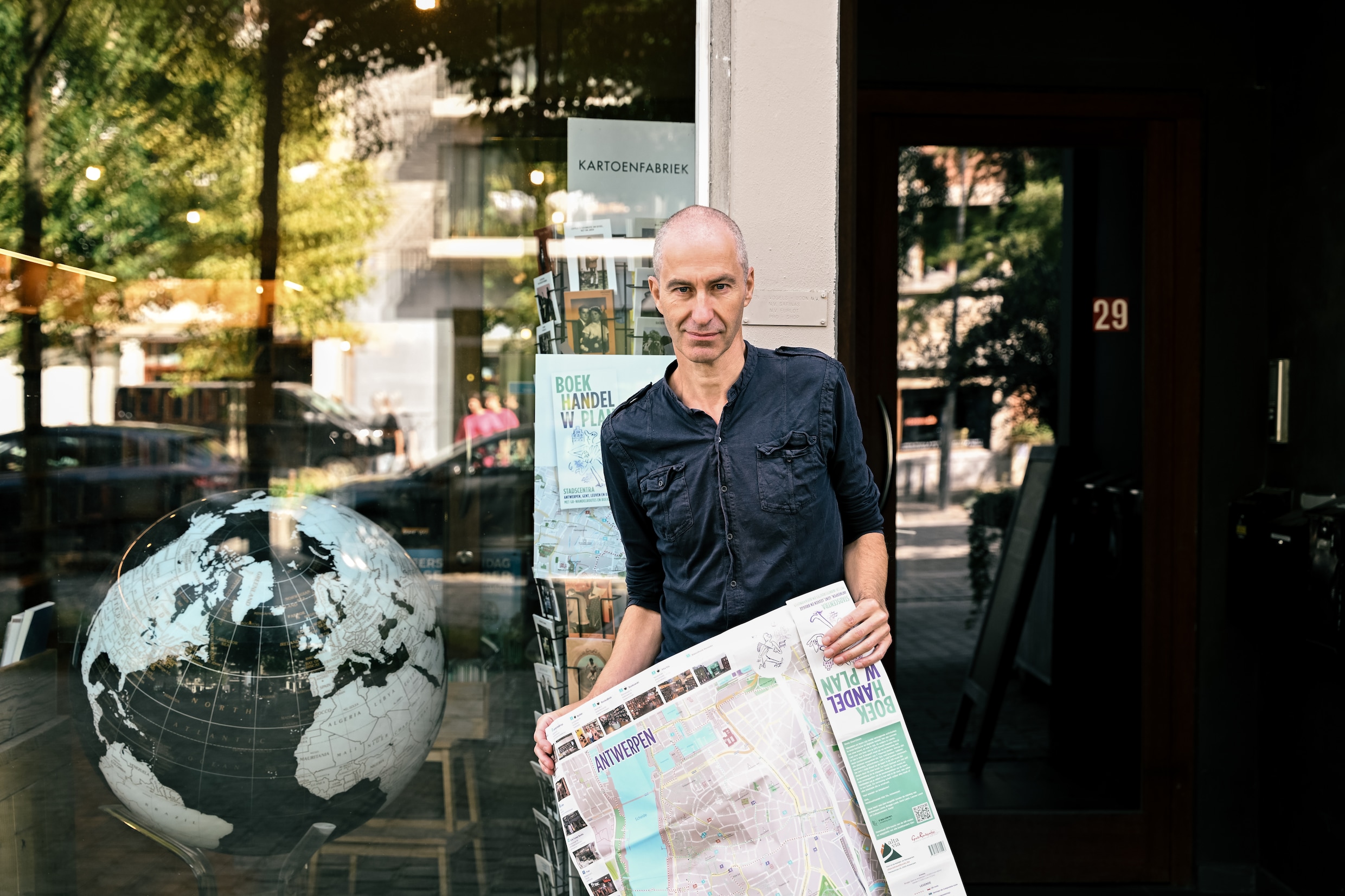 Even een boekje om: dit stadsplan loodst je langs literaire hotspots in ...