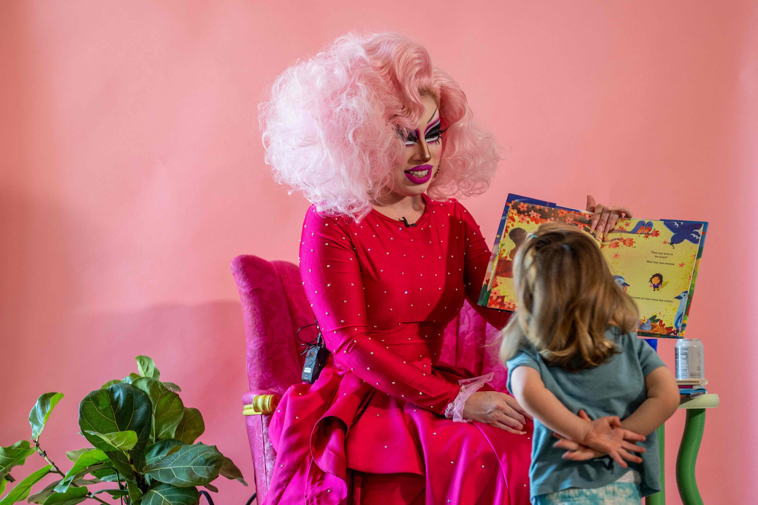 Rechter in Texas draait verbod op openbare drag-optredens tijdelijk ...