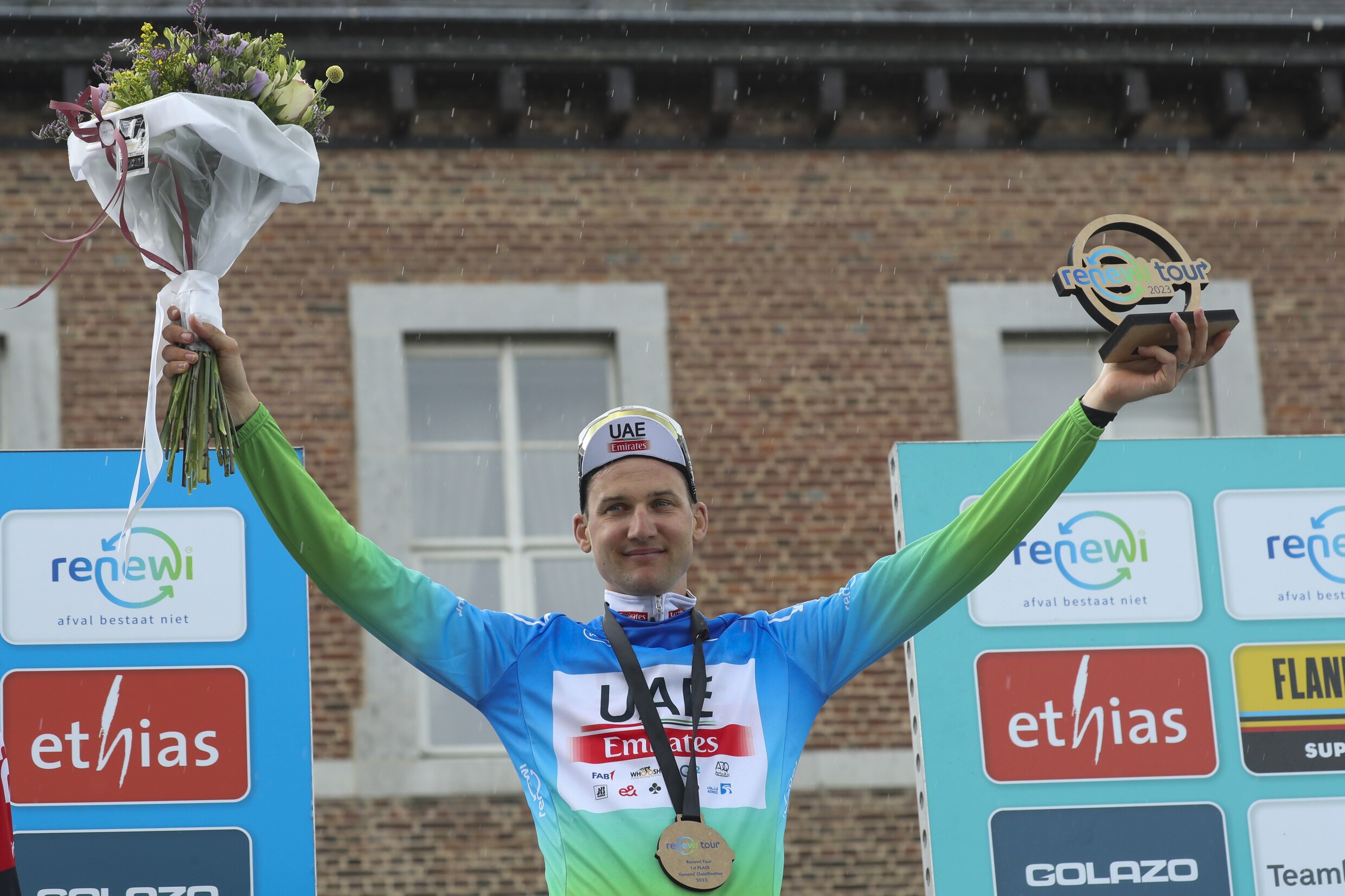 Mohoric wint slotetappe in Renewi Tour, Tim Wellens verovert eindzege ...