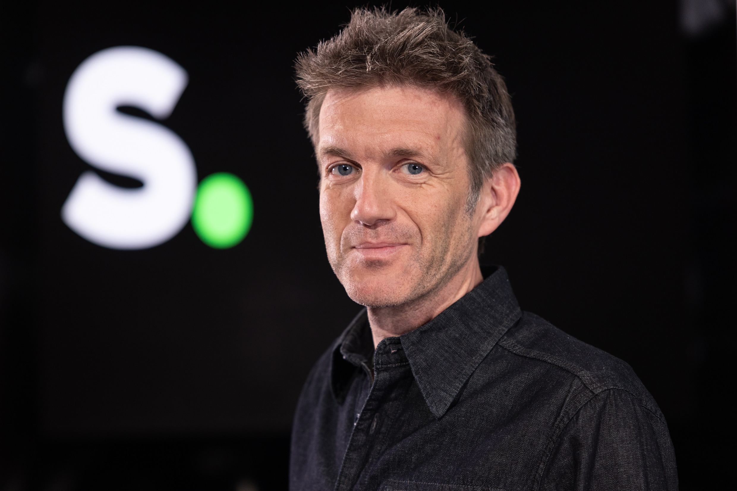 Filip Joos gaat ‘Extra Time’ vanop locatie presenteren | De Morgen