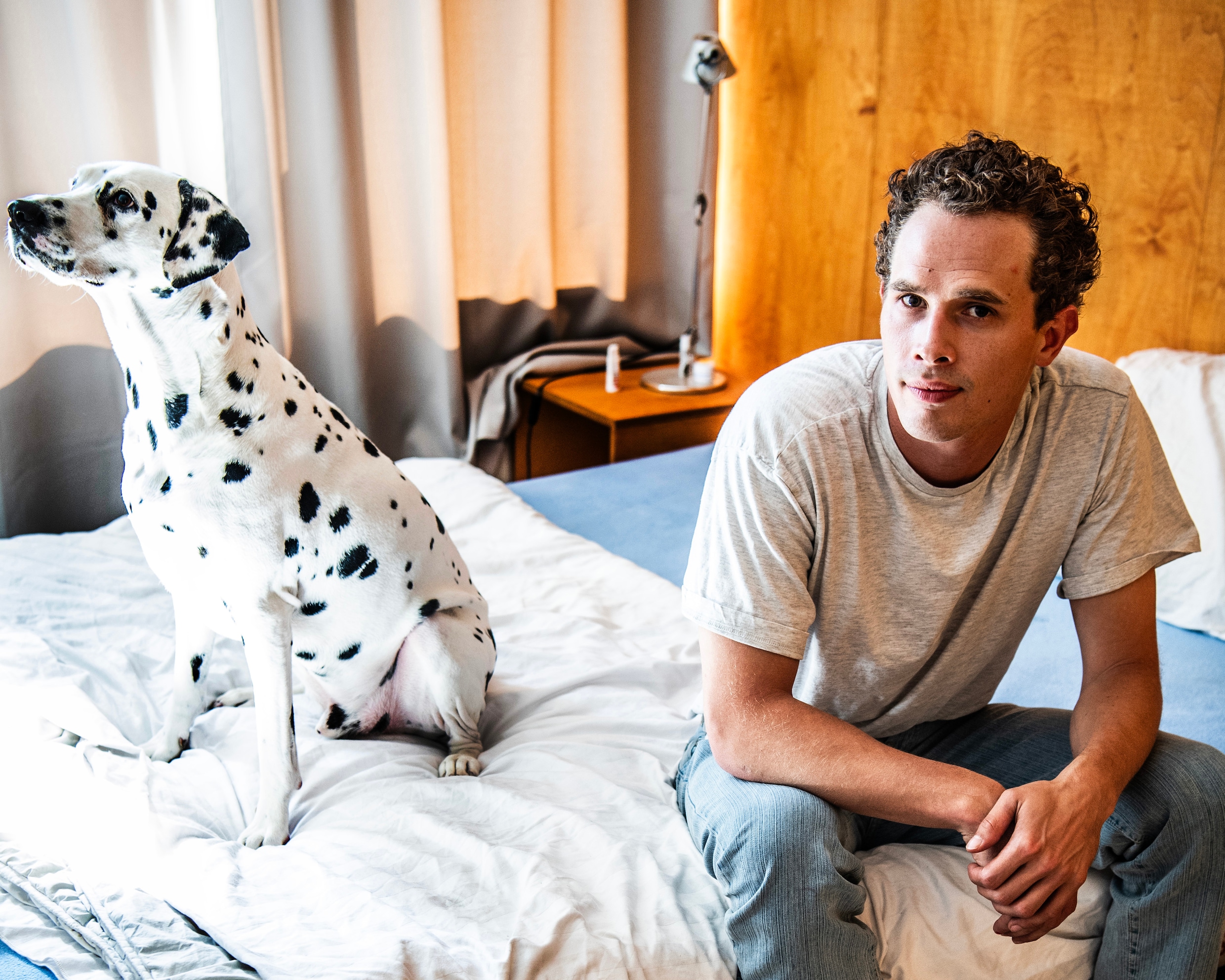 ‘Ik ken haar natuurlijk goed, maar muilen met je schoonzus, dat is gewoon raar’: Flor Van ...