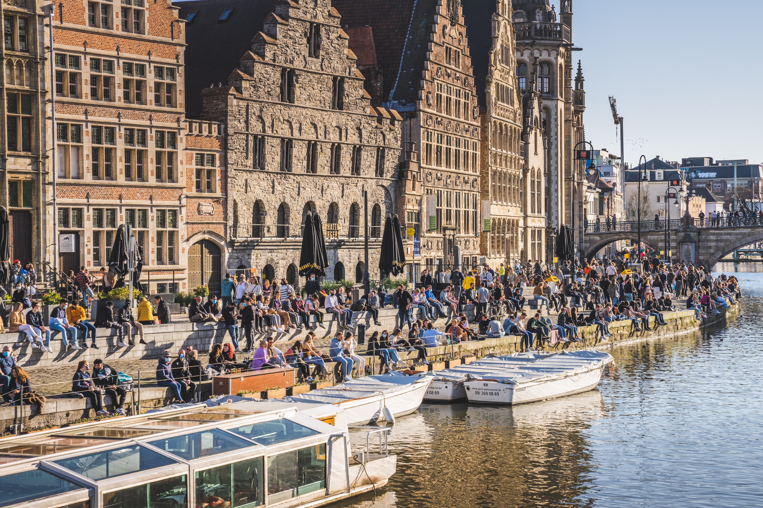 Is er nog iets te doen aan het massatoerisme in Gent? ‘Het voelt als ...