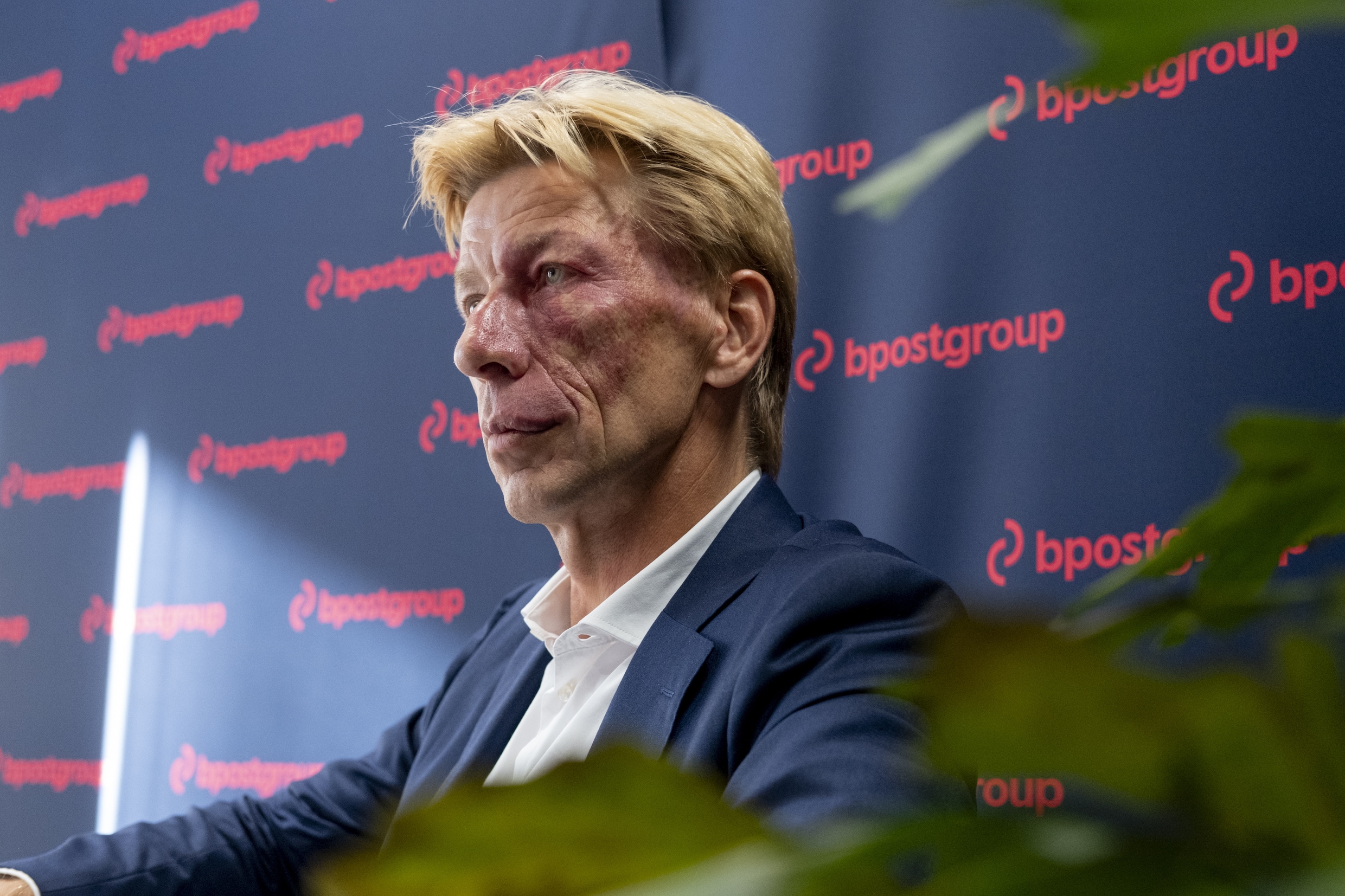 Met 1,2 miljoen per jaar verdient nieuwe postbaas twee keer zoveel als ...