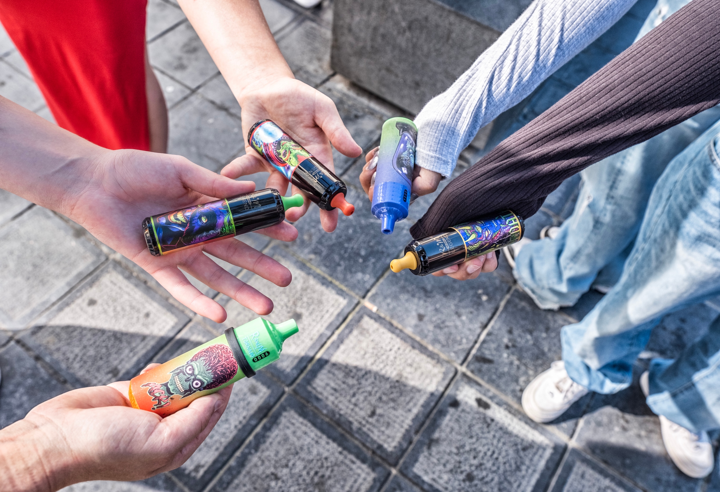 E-sigaret dicht genderkloof: er vapen nu evenveel meisjes als jongens | De Morgen